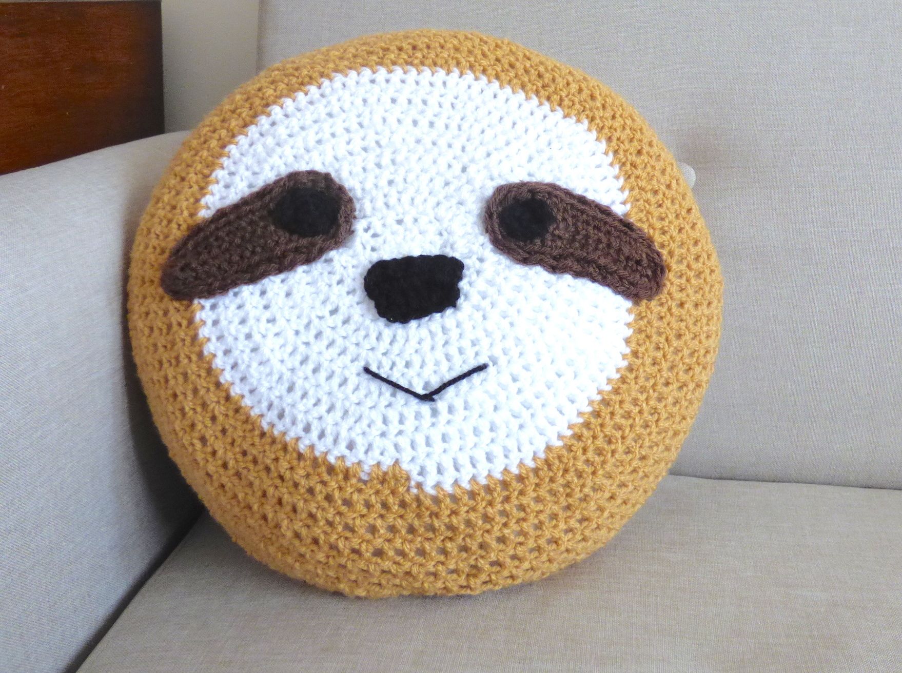 Crochet a Huggable Sloth Cushion : 5 Steps (with Pictures) - Instructables
