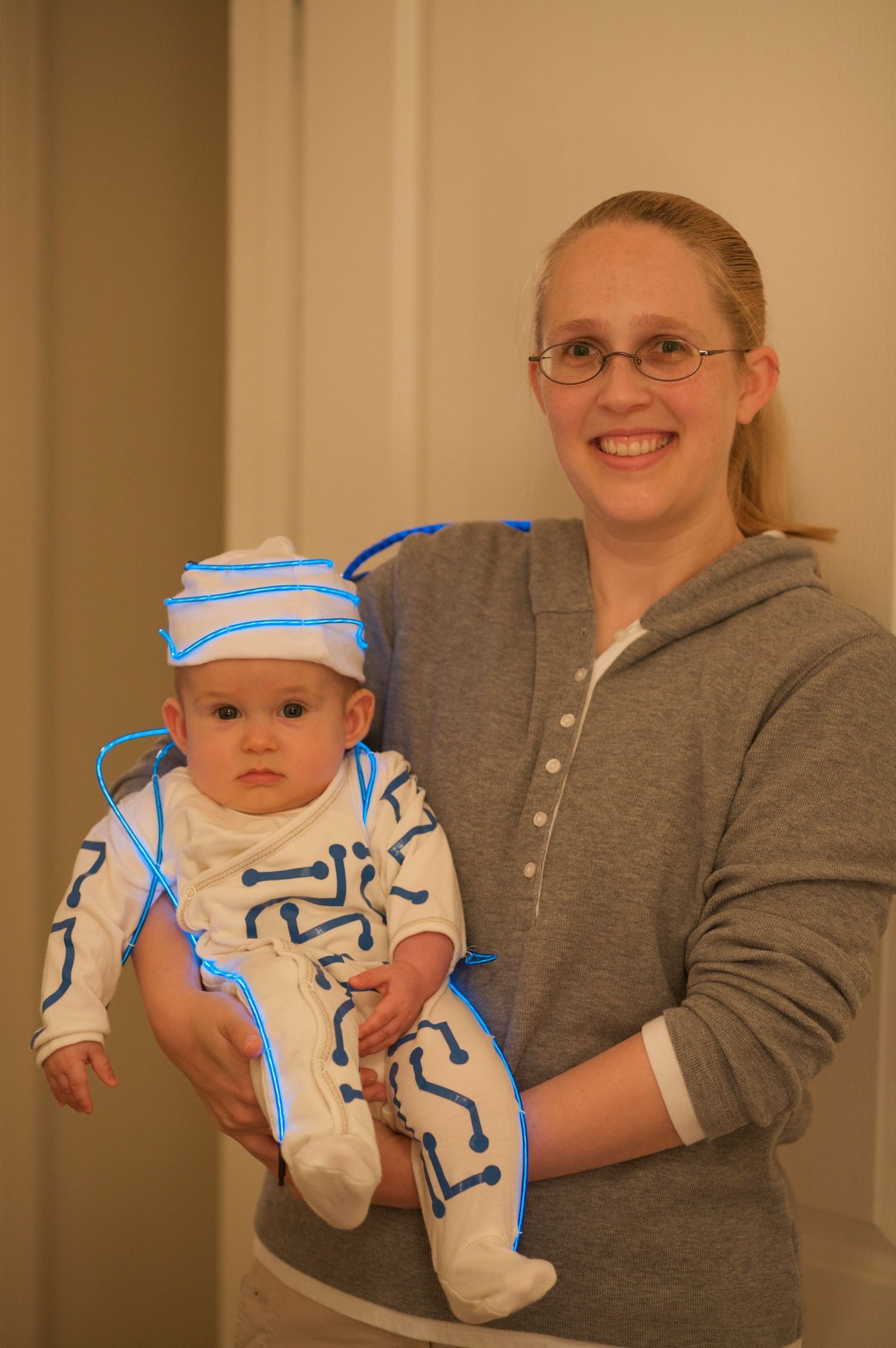 Baby Tron Costume : 9 Steps - Instructables