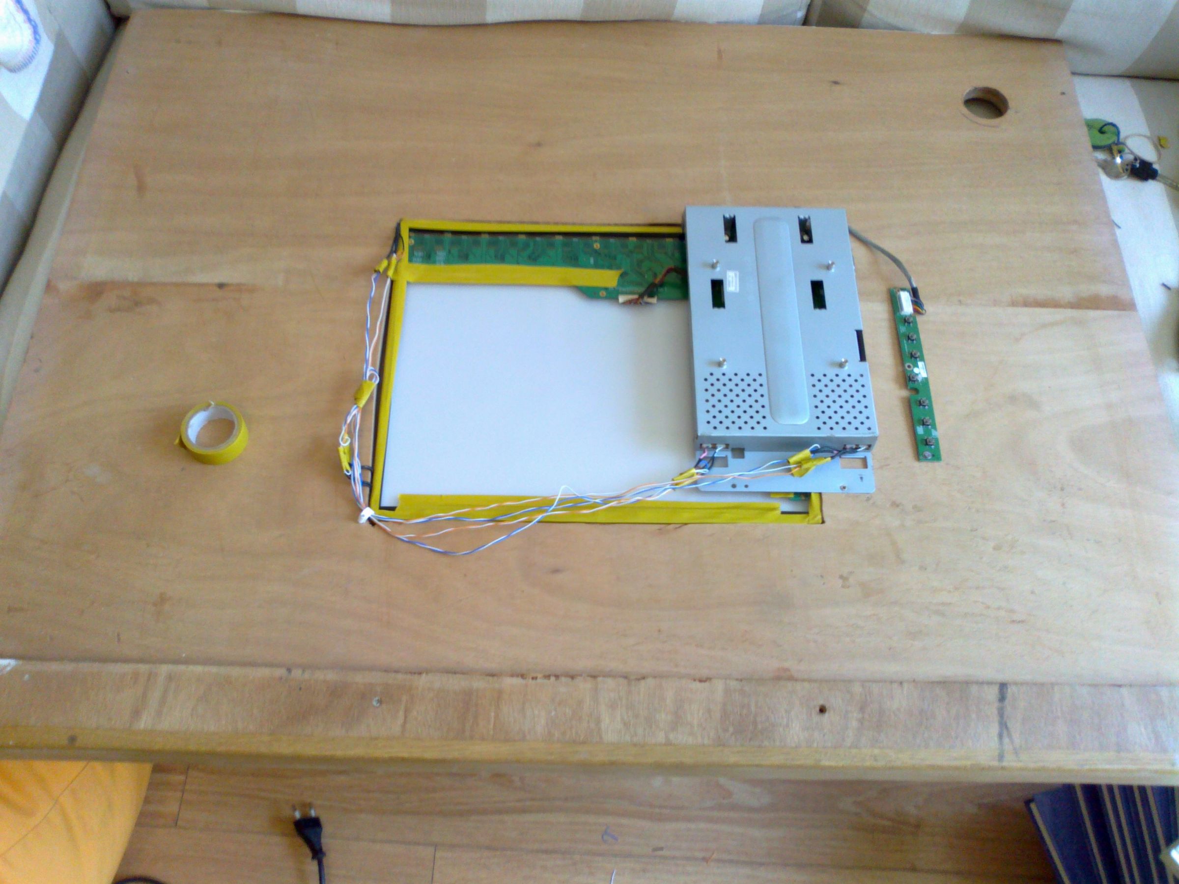 Desk Lcd Panel : 4 Steps - Instructables