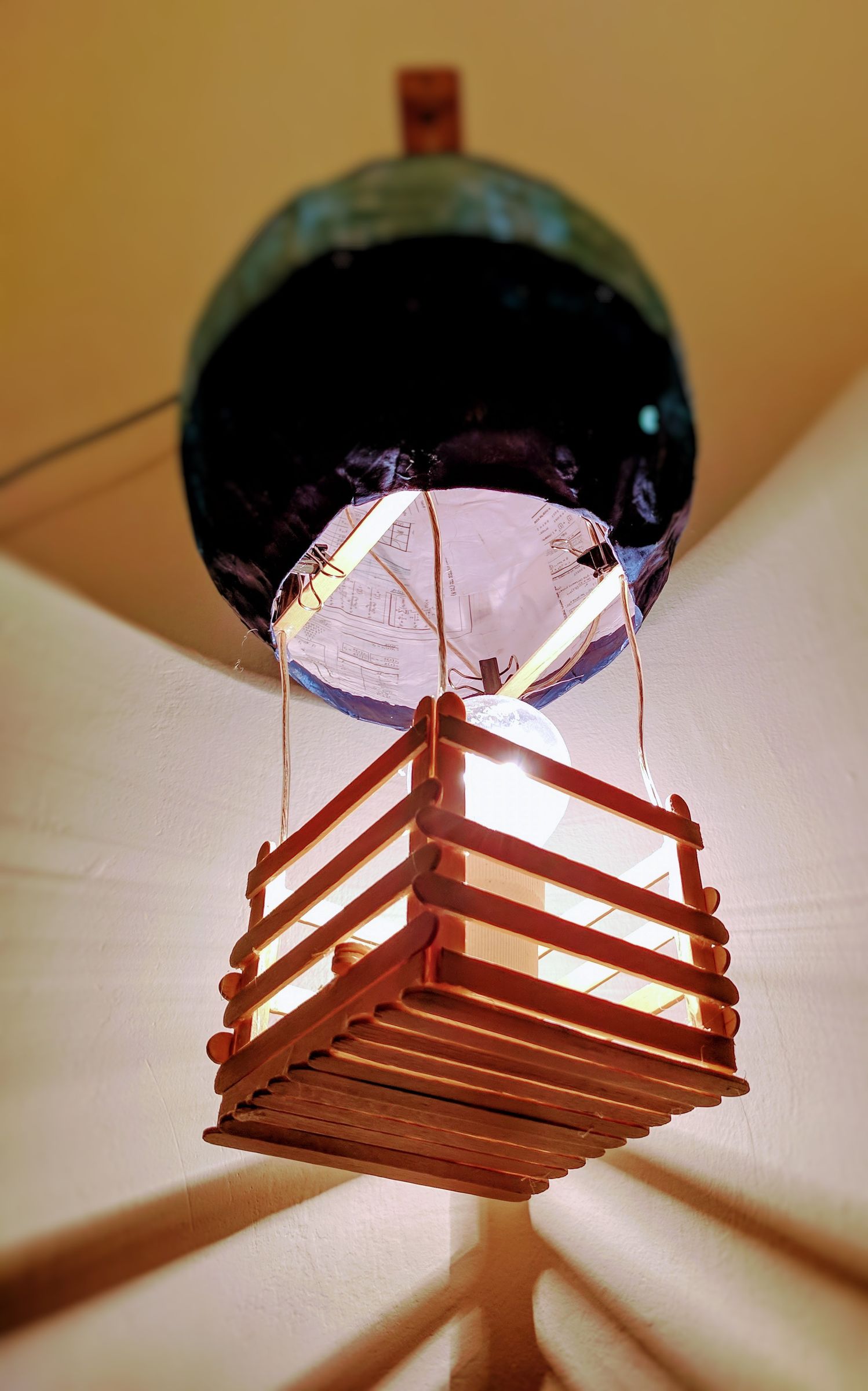 Hot Air Baloon Lamp : 5 Steps (with Pictures) - Instructables