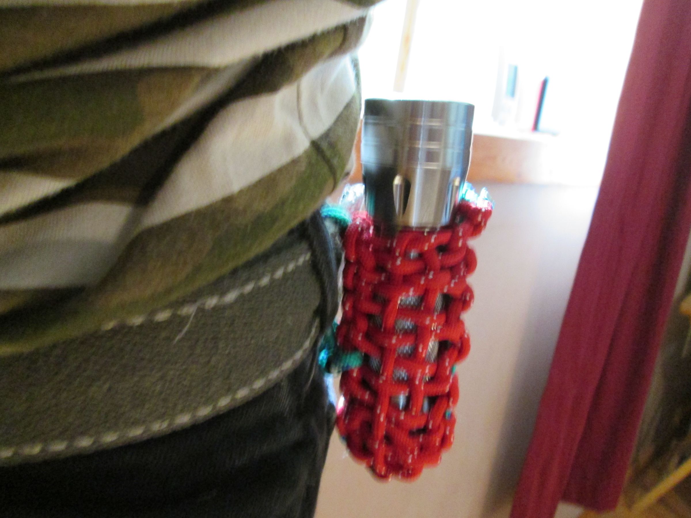 Paracord Flashlight Holster : 7 Steps - Instructables