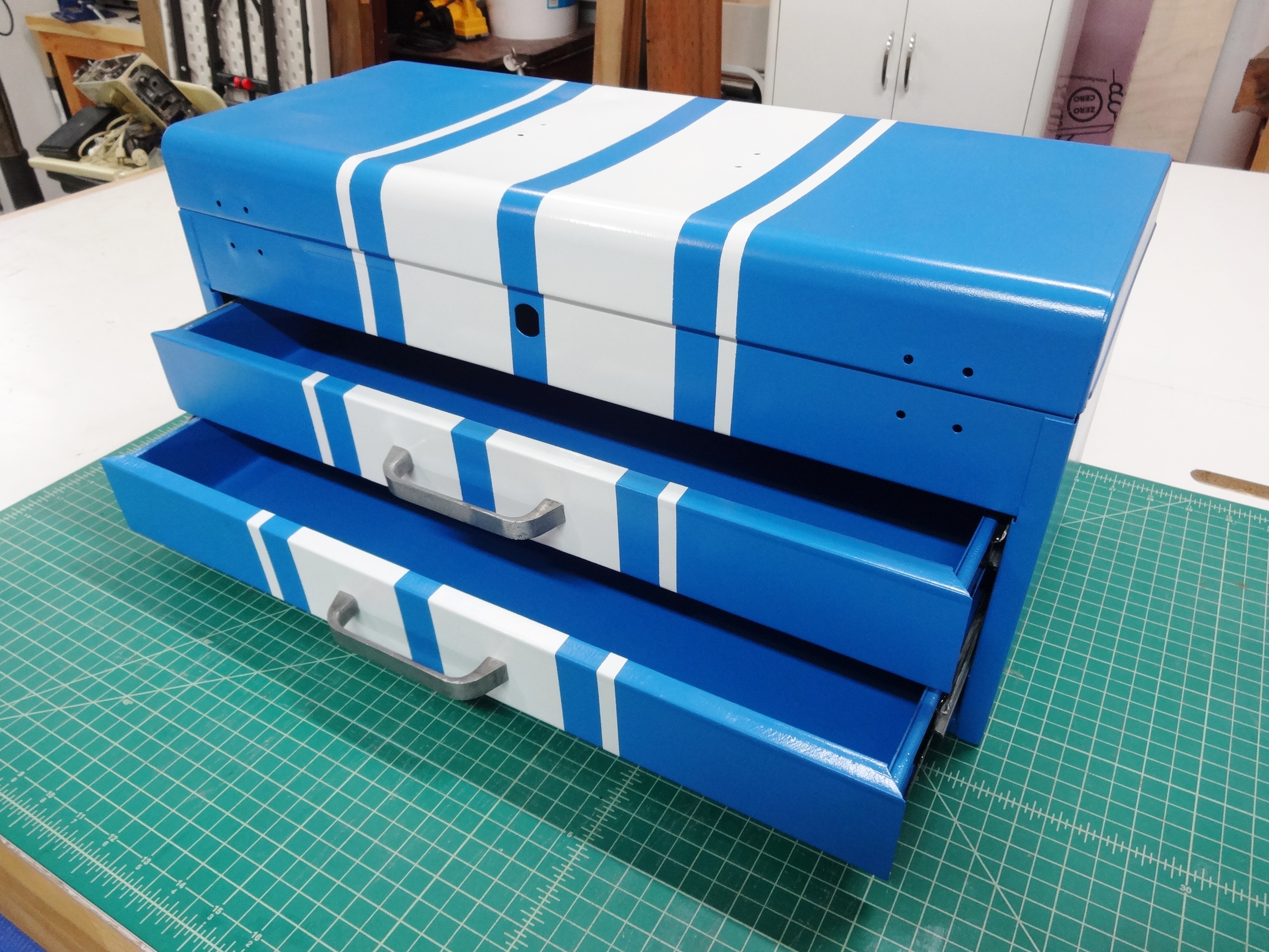 Restore a Rusty Toolbox : 14 Steps (with Pictures) - Instructables