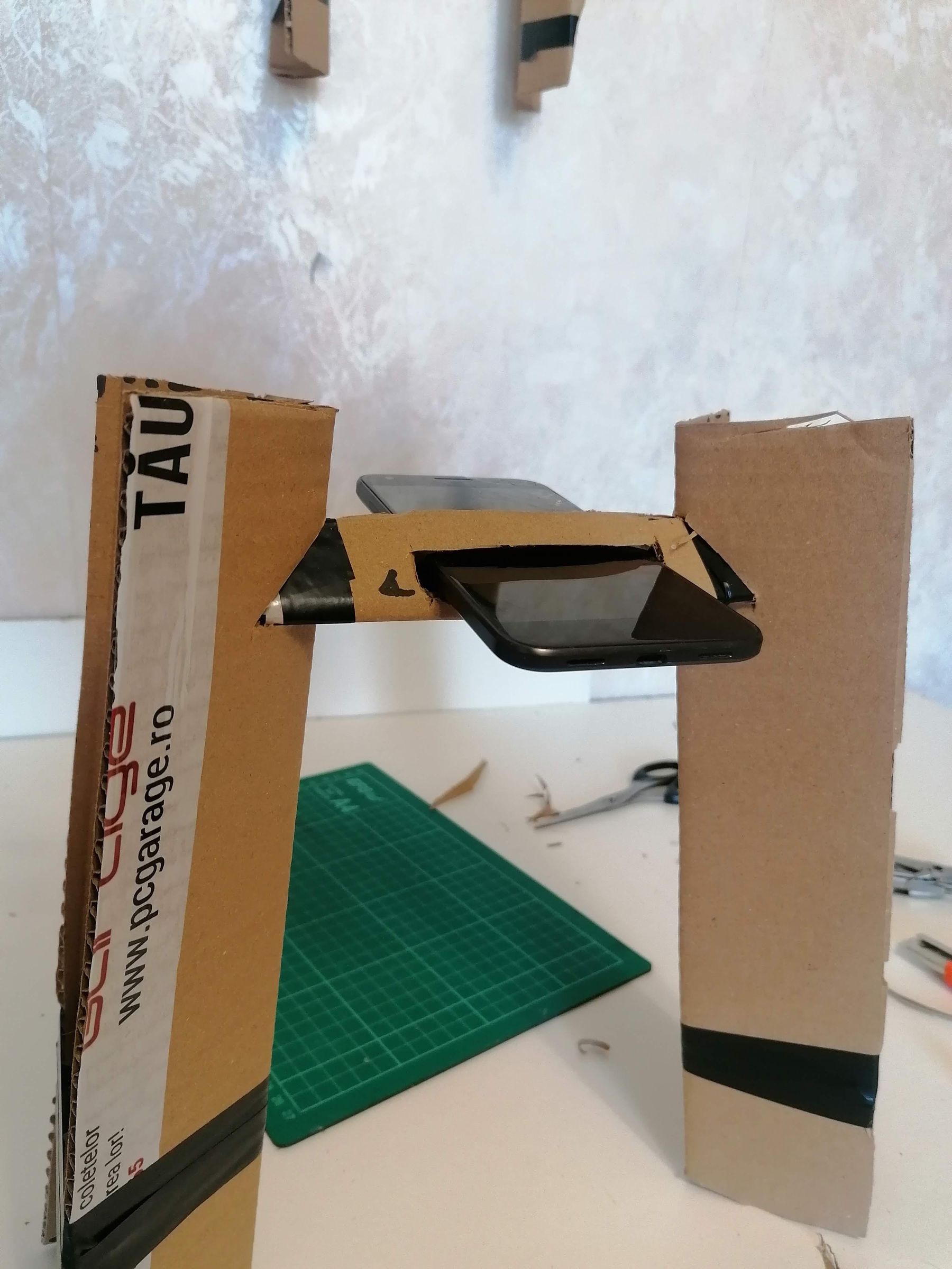 Cardboard Phone Holder (basic) for Sharing Work on Paper (RO/EN) : 6 ...