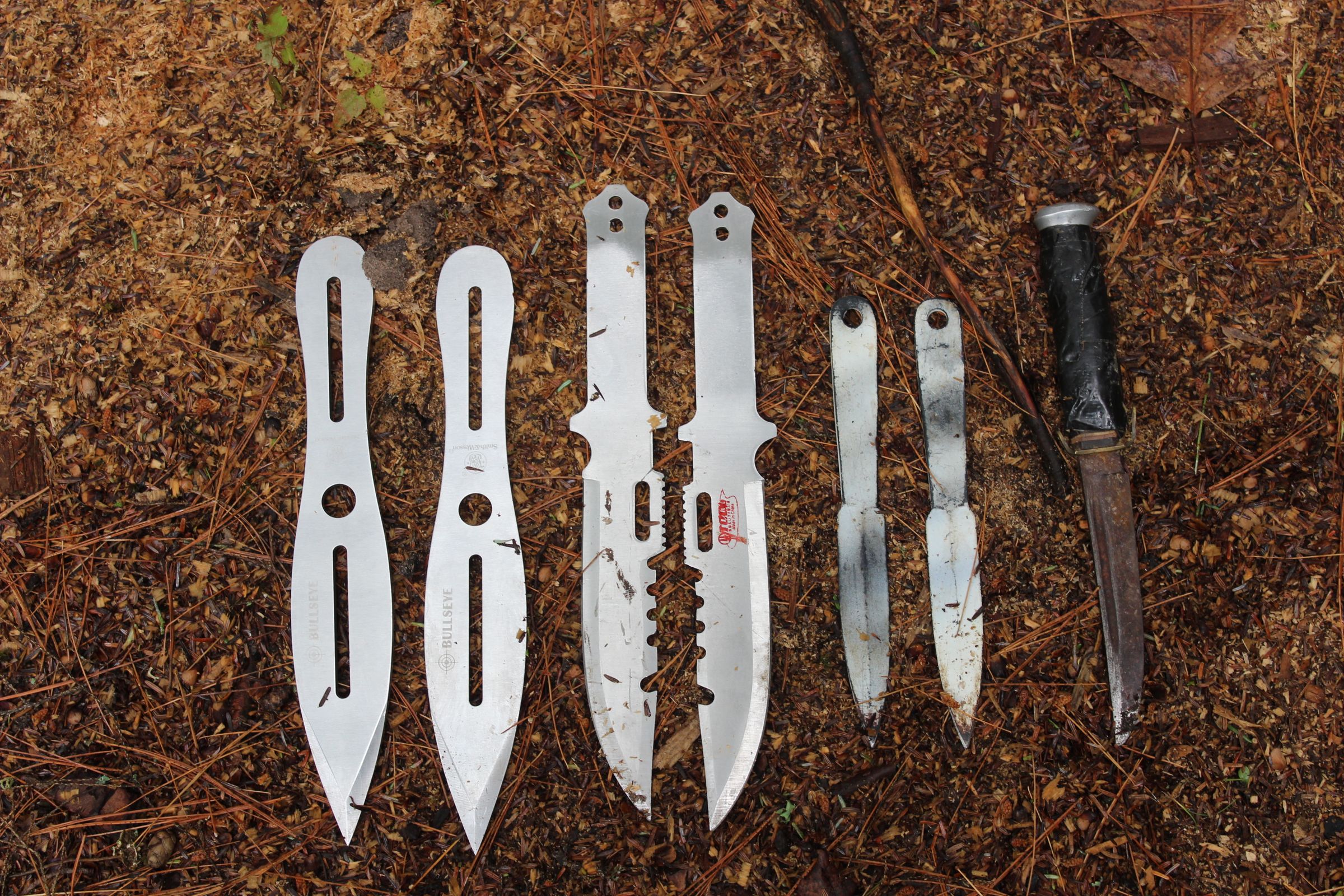 How to Throw Throwing Knives : 7 Steps (with Pictures) - Instructables