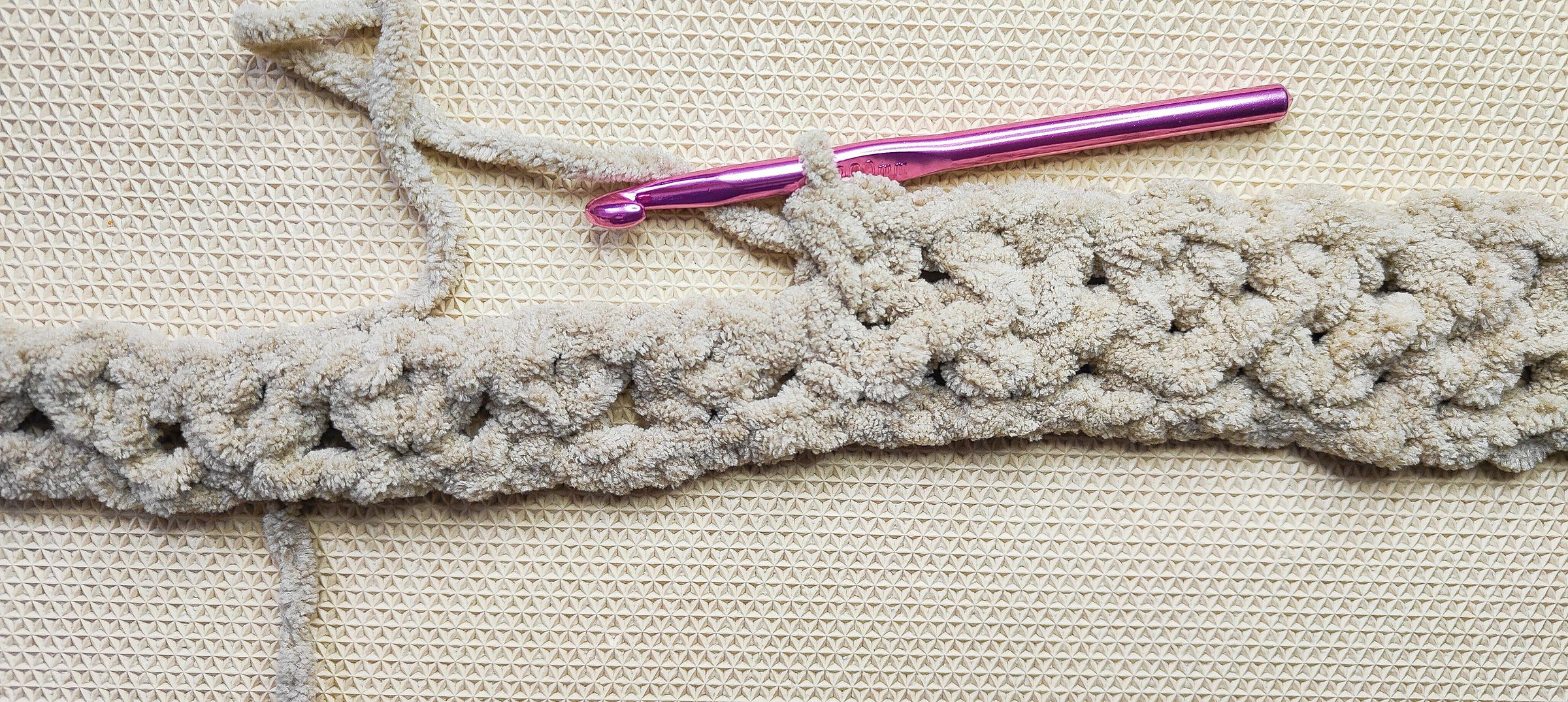 Easy Crochet Chunky Blanket Pattern and Tutorial : 5 Steps (with ...