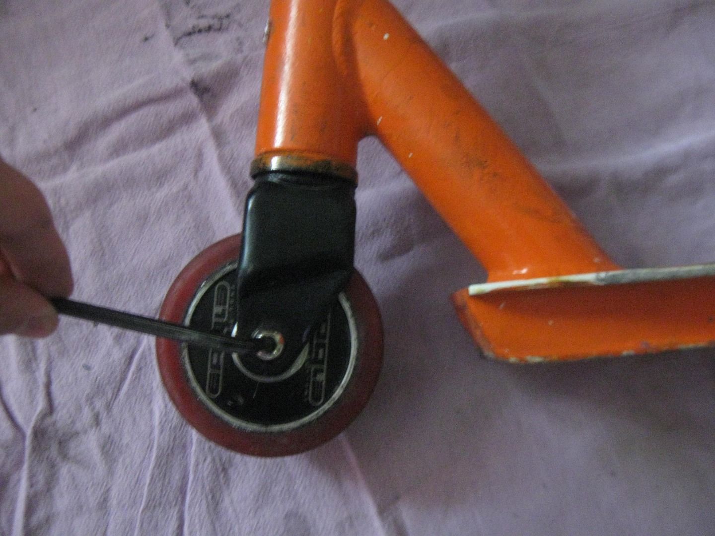 Dis-assembling/ Assembling a Scooter (Threaded System) : 5 Steps ...