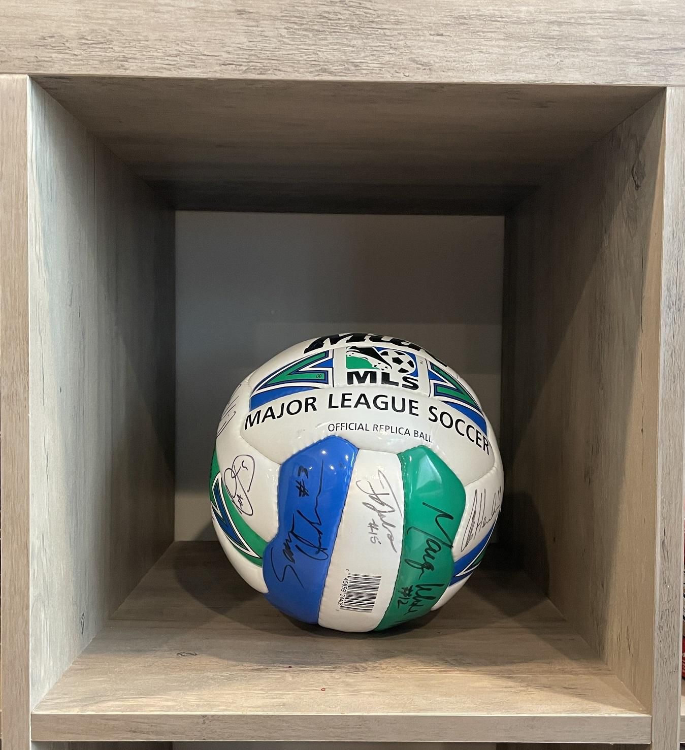 Floating Invisible Soccer Ball Display : 7 Steps - Instructables