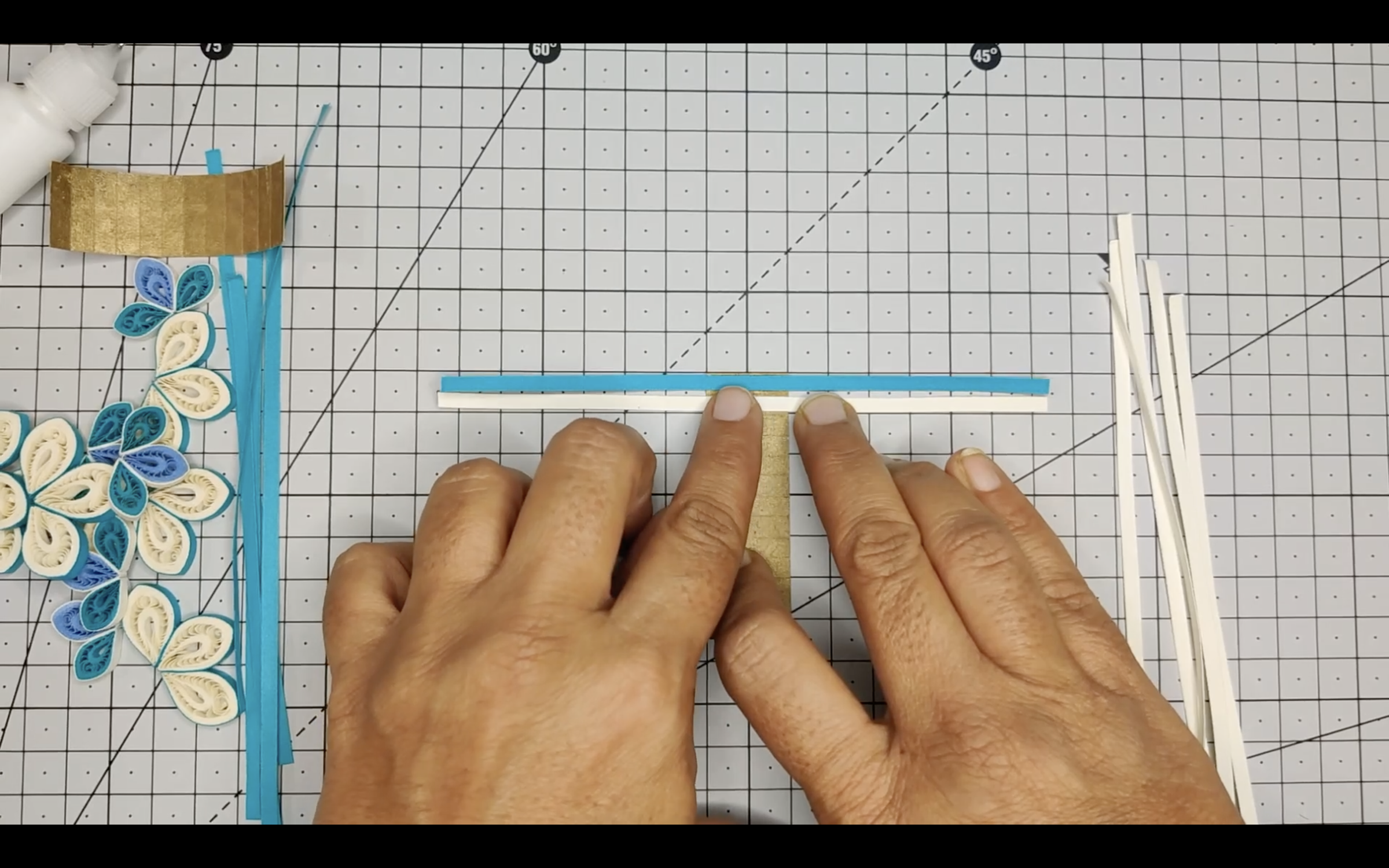 Paper Quilled Ornamental Dangler DIY : 13 Steps (with Pictures ...