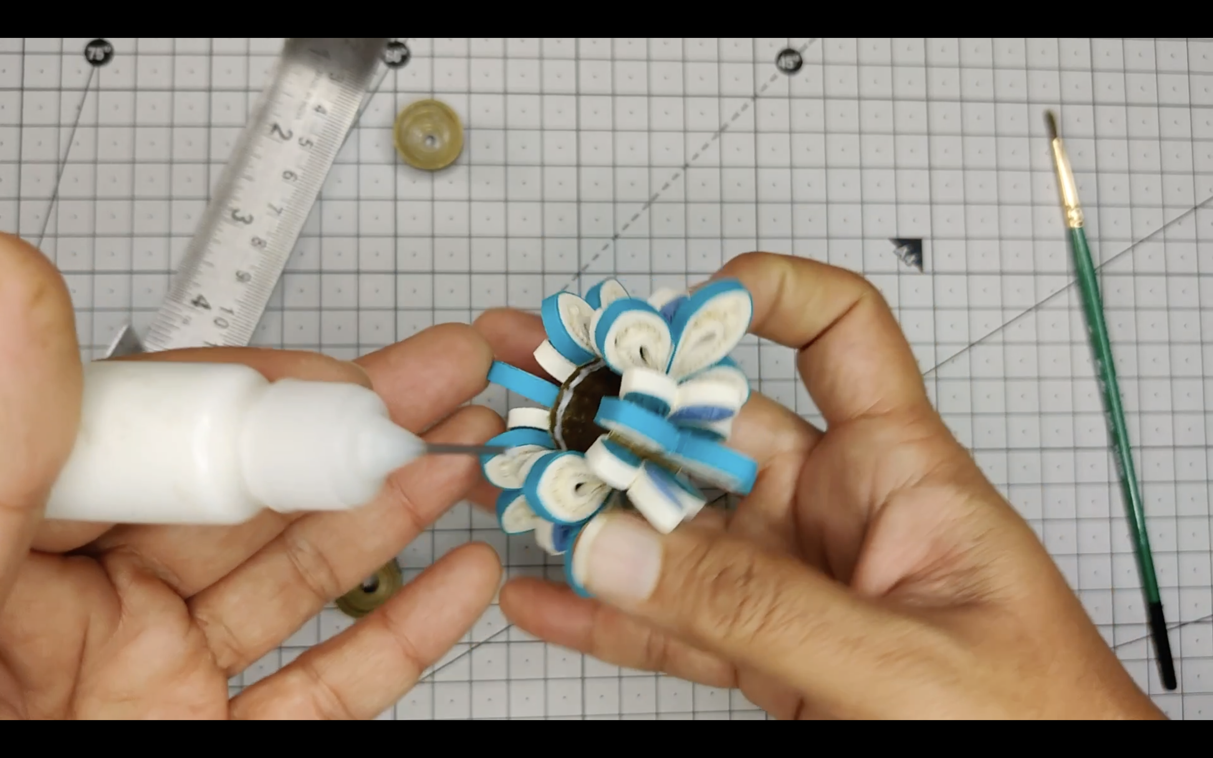 Paper Quilled Ornamental Dangler DIY : 13 Steps (with Pictures ...