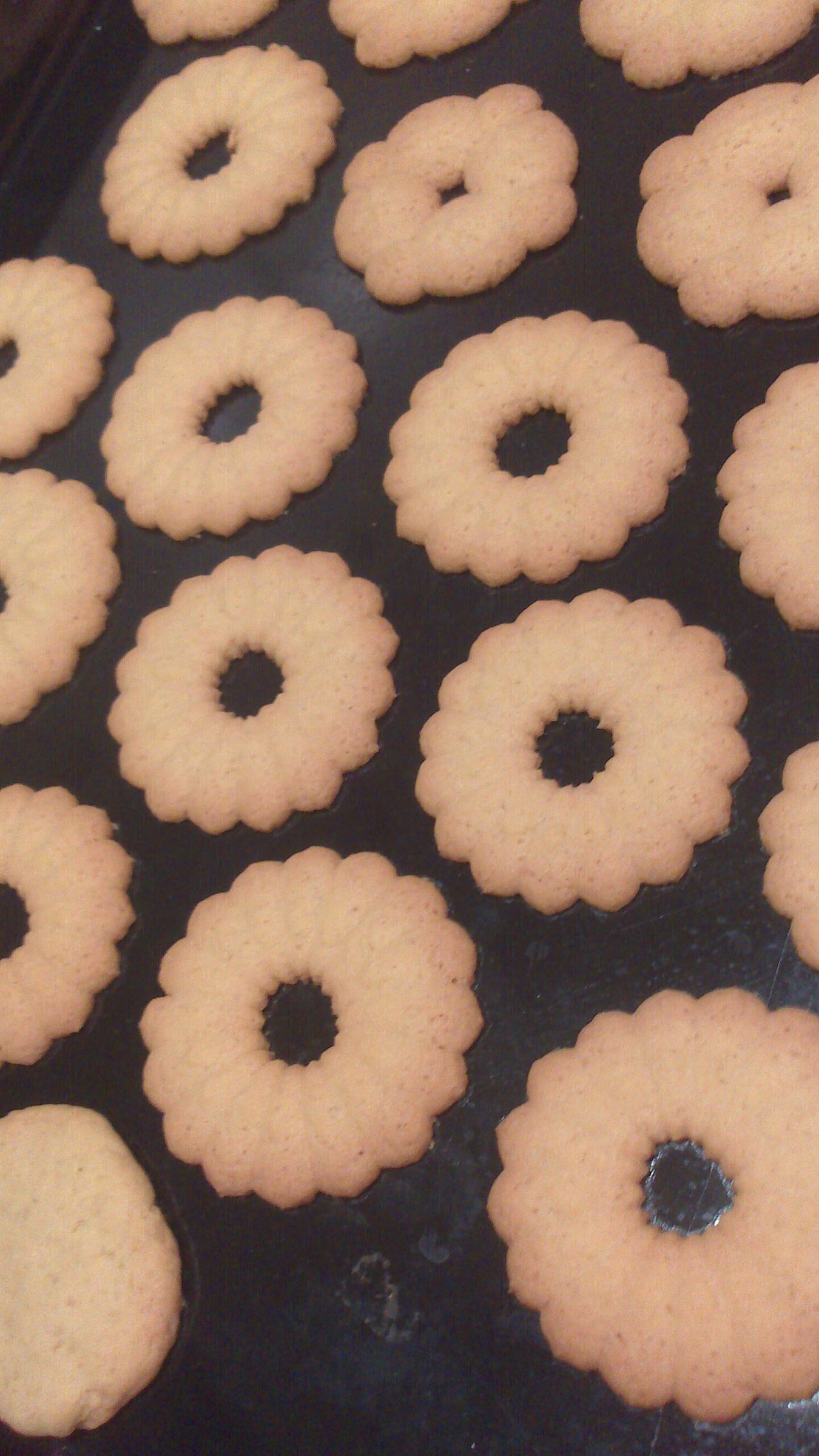 How to Use a Biscuit Press : 7 Steps (with Pictures) - Instructables