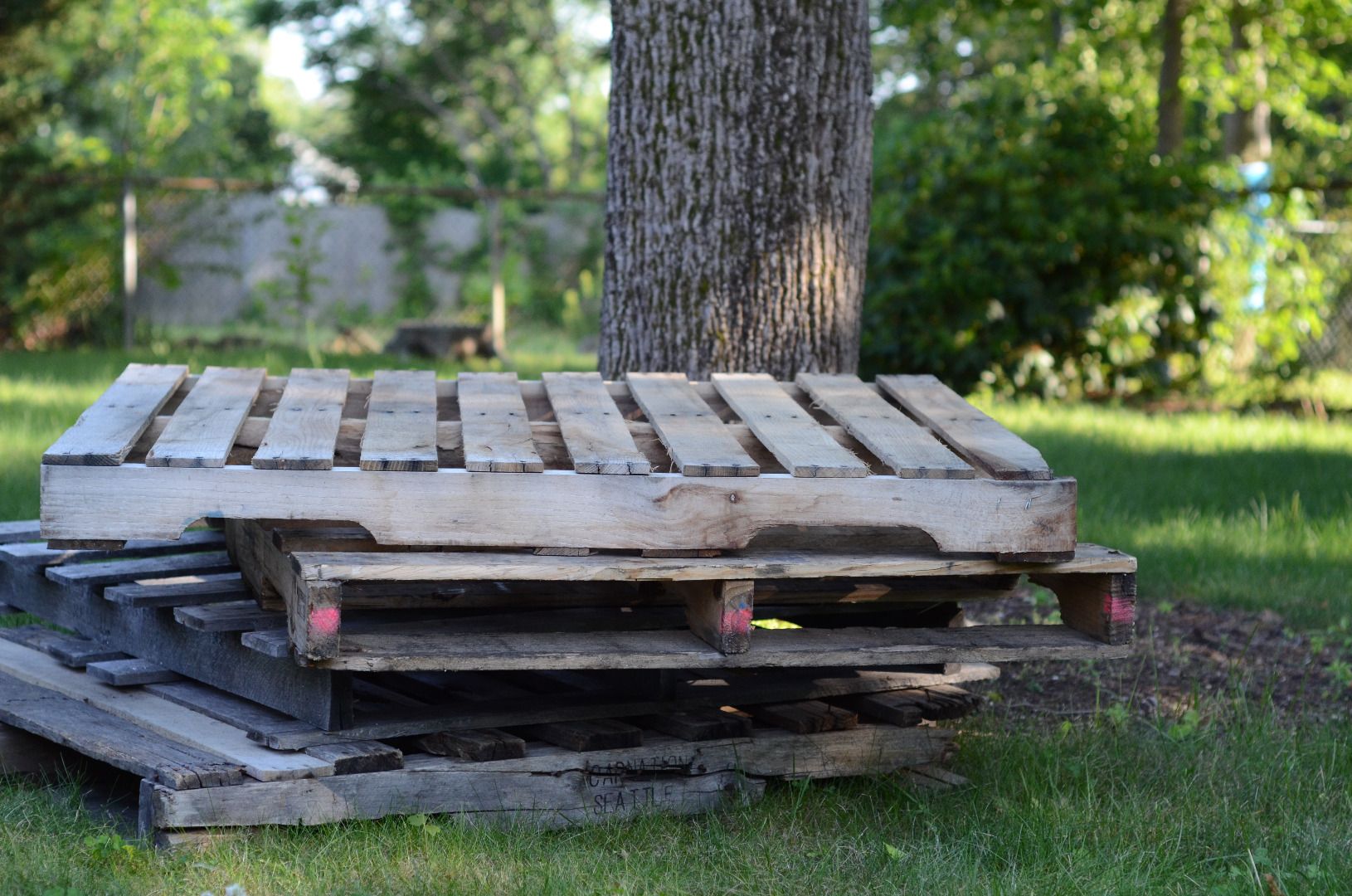 DIY Hexagonal Tree Bench From Wood Pallets - 100% Pallet Wood : 12 ...