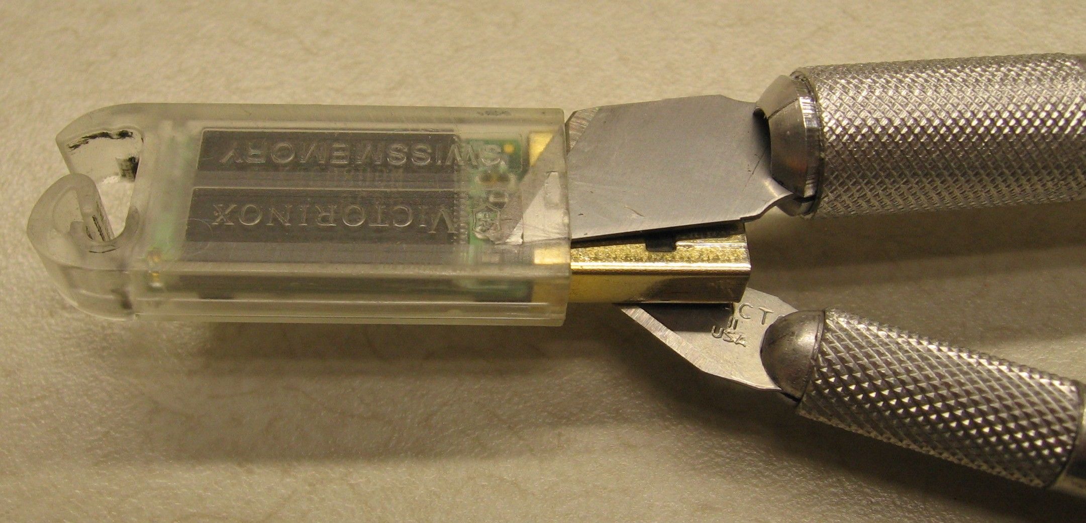 Upgrade an Older Swiss Army Knife Memory Stick to 2GB : 11 Steps ...