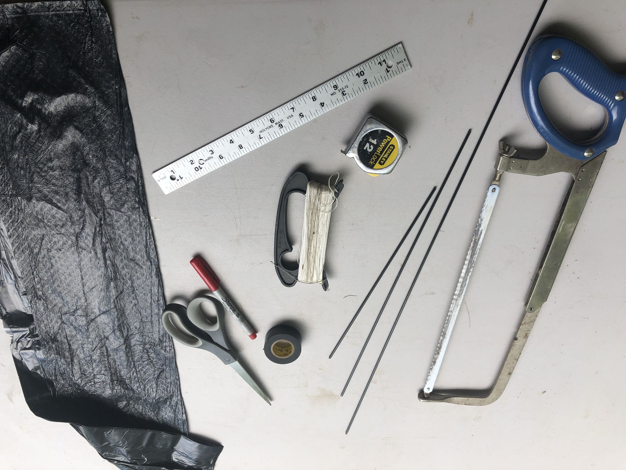 How to Make a Basic Kite : 7 Steps (with Pictures) - Instructables