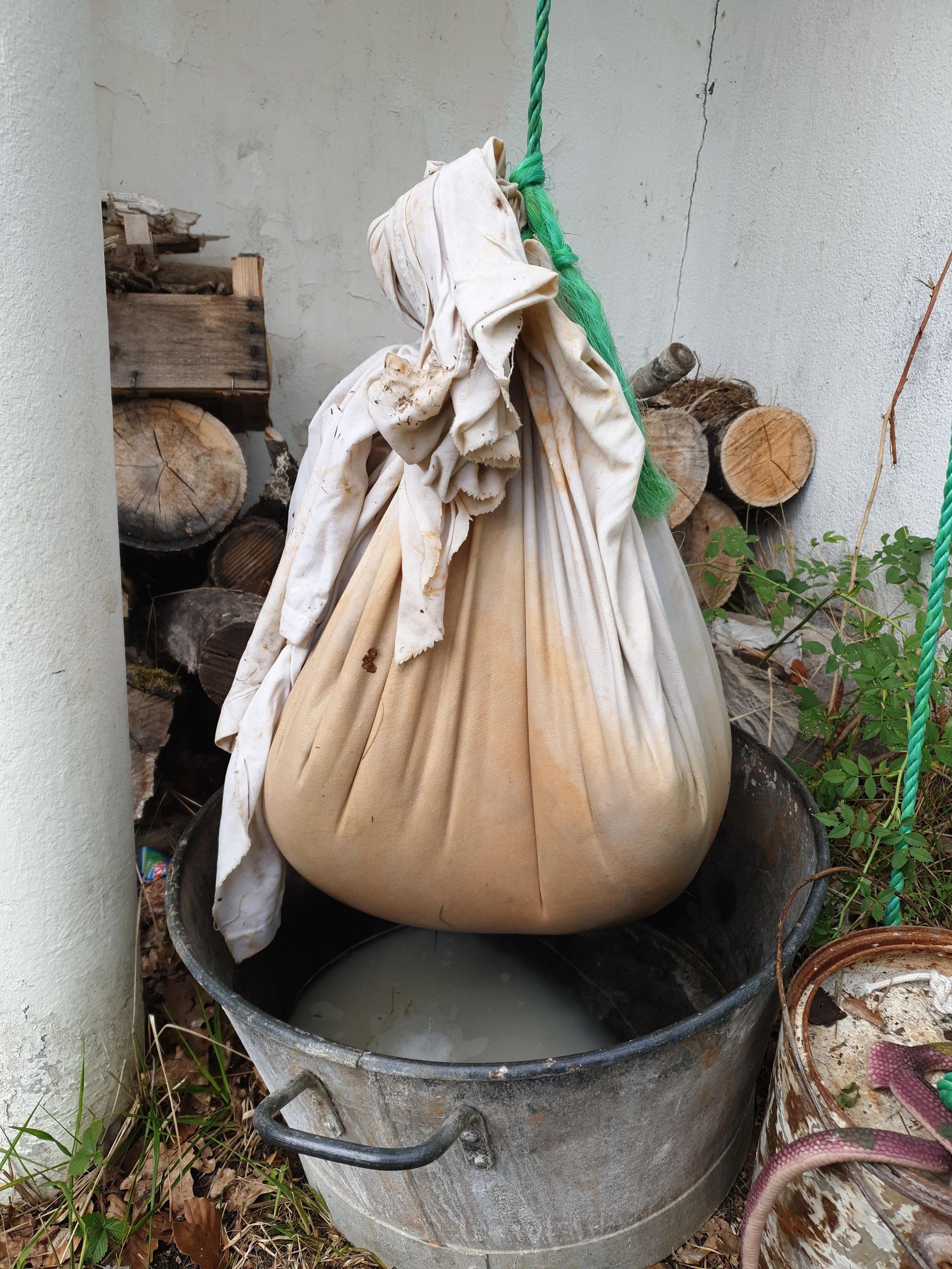 Primitive Pottery Wood Firing Updraft Kiln : 7 Steps (with Pictures ...