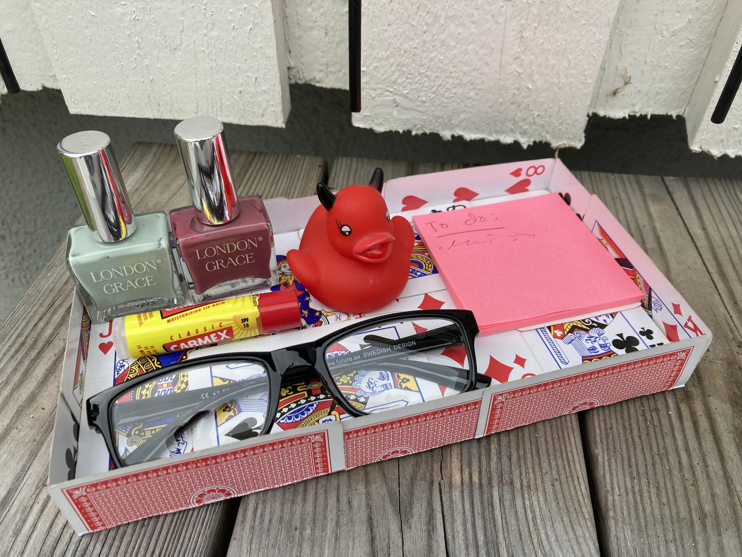 Tray Made Out of Cards : 6 Steps - Instructables