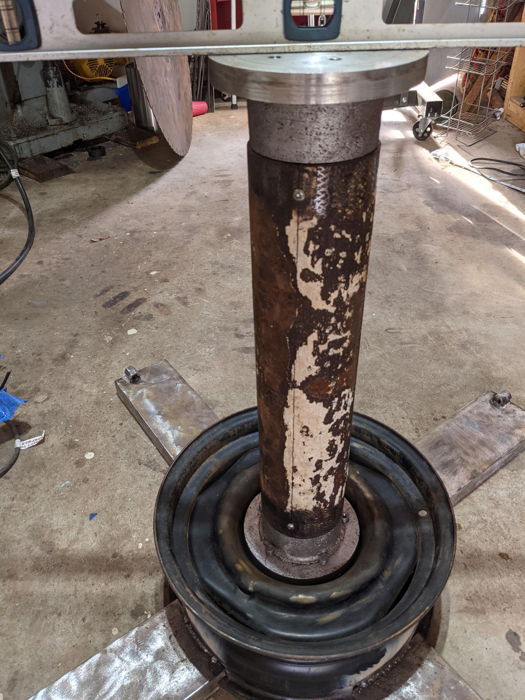 Giant Saw Blade Table! : 12 Steps (with Pictures) - Instructables