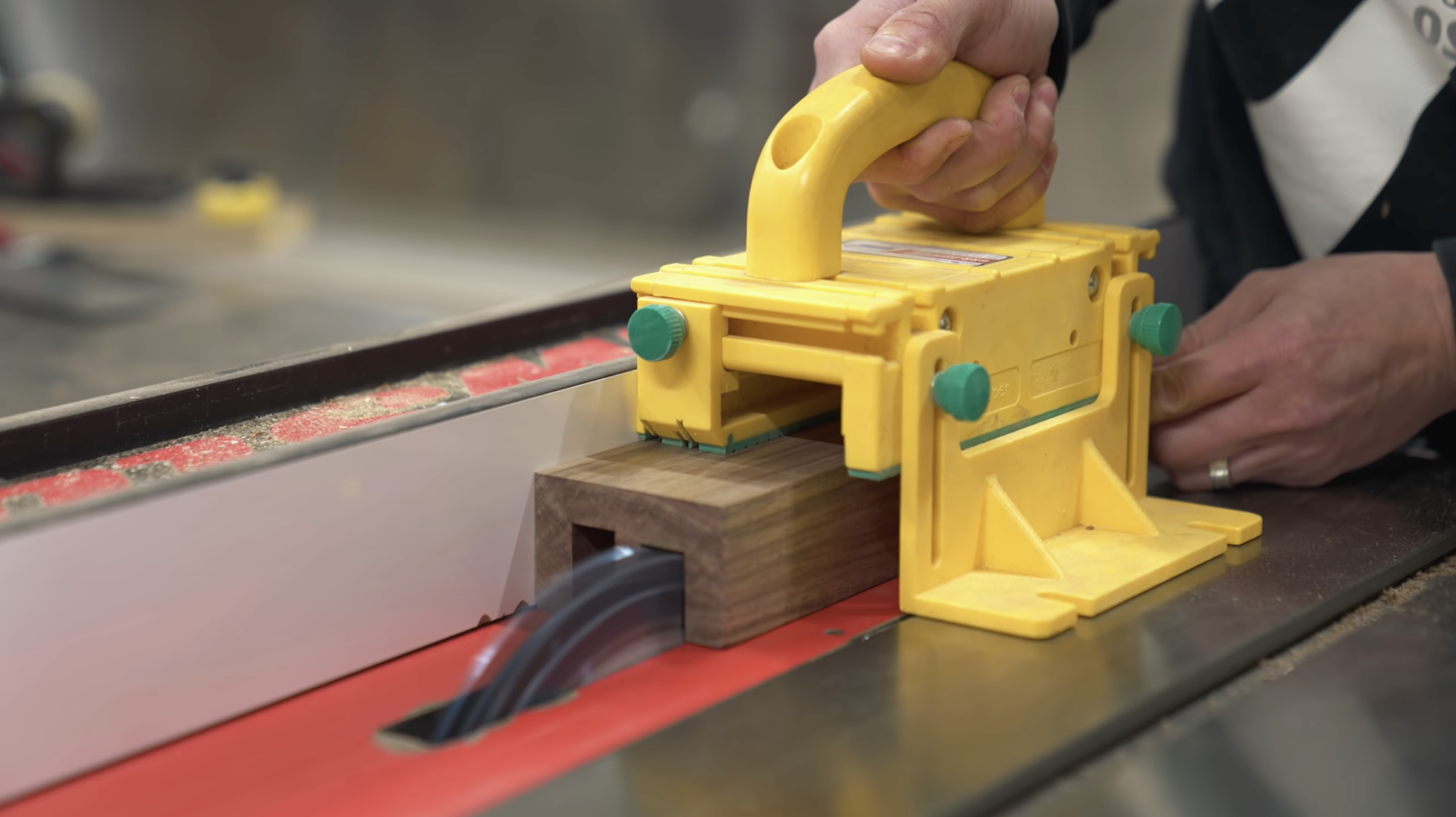 A Minimalist Workspace With This Simple DIY : 6 Steps (with Pictures ...