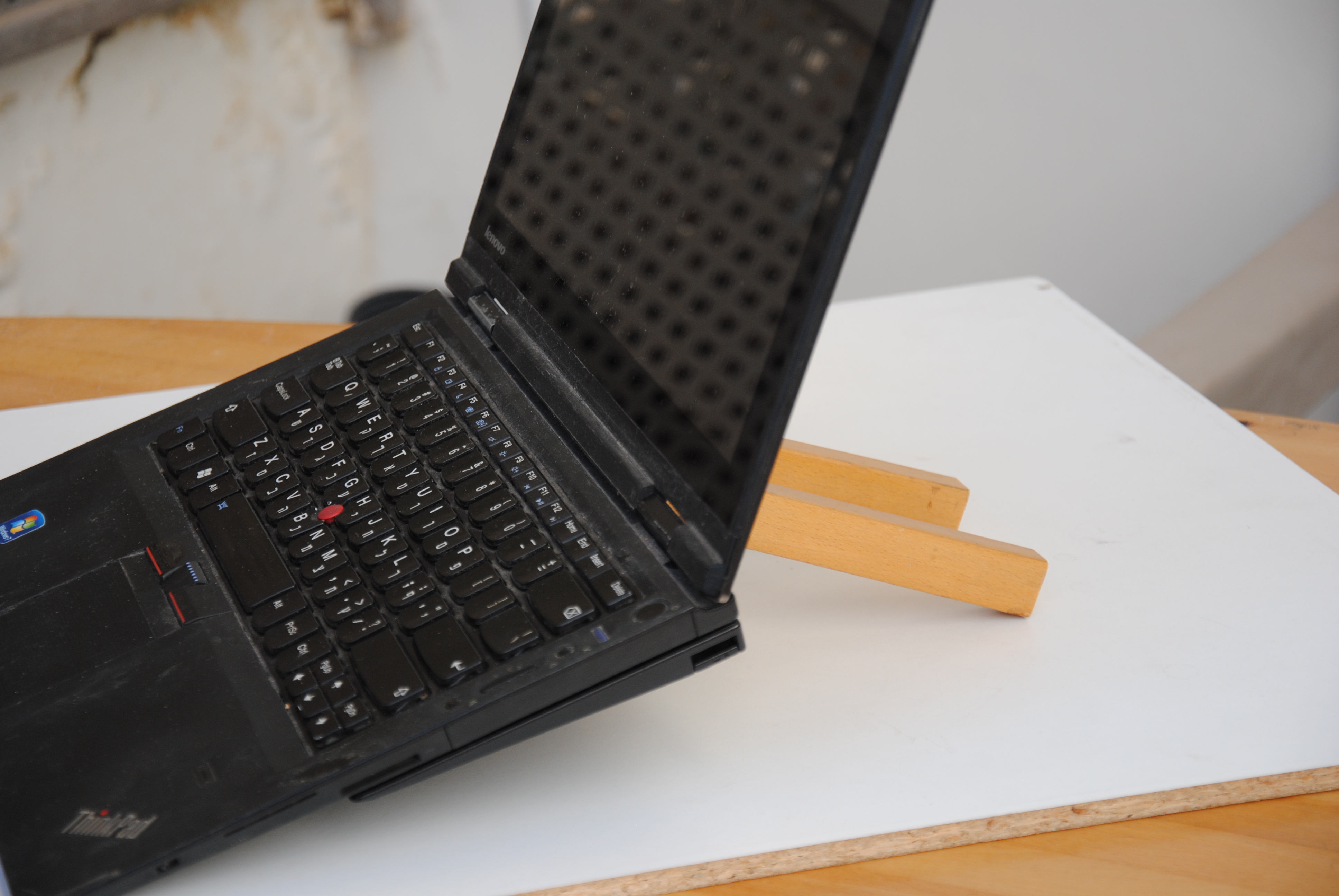 How to Make a Wooden Laptop Stand (Adjustable Angle) : 5 Steps (with ...