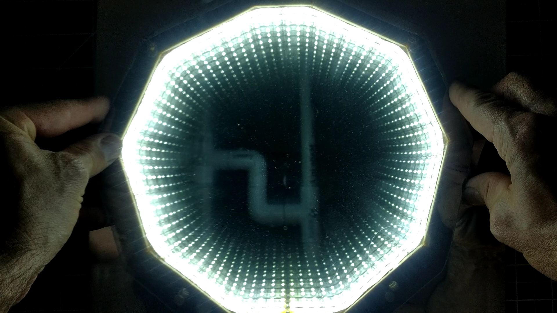 How Infinity Mirrors Work - With Experiments : 13 Steps - Instructables