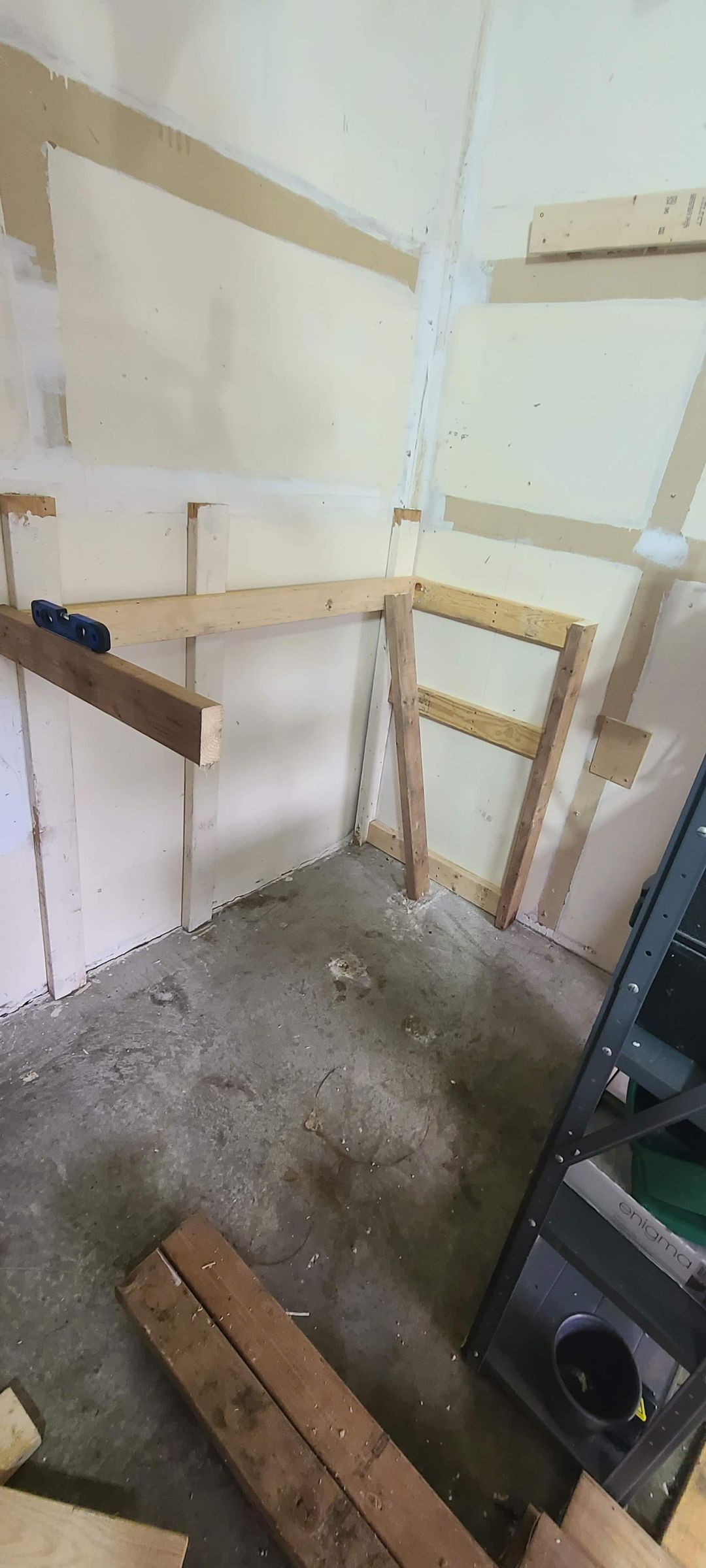 Garage Workbench : 3 Steps - Instructables