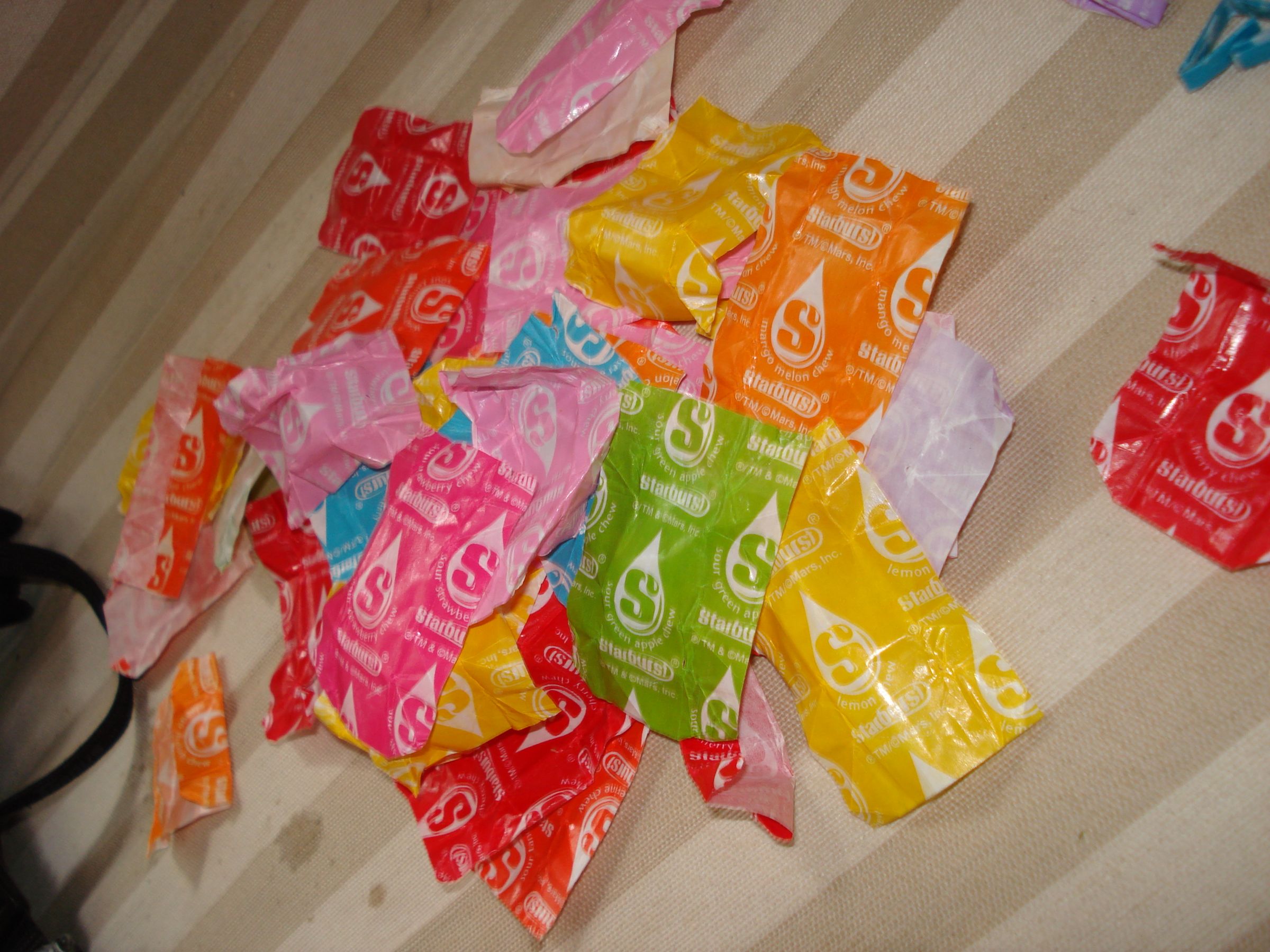 How to Make a Starburst Wrappers Chain : 4 Steps - Instructables