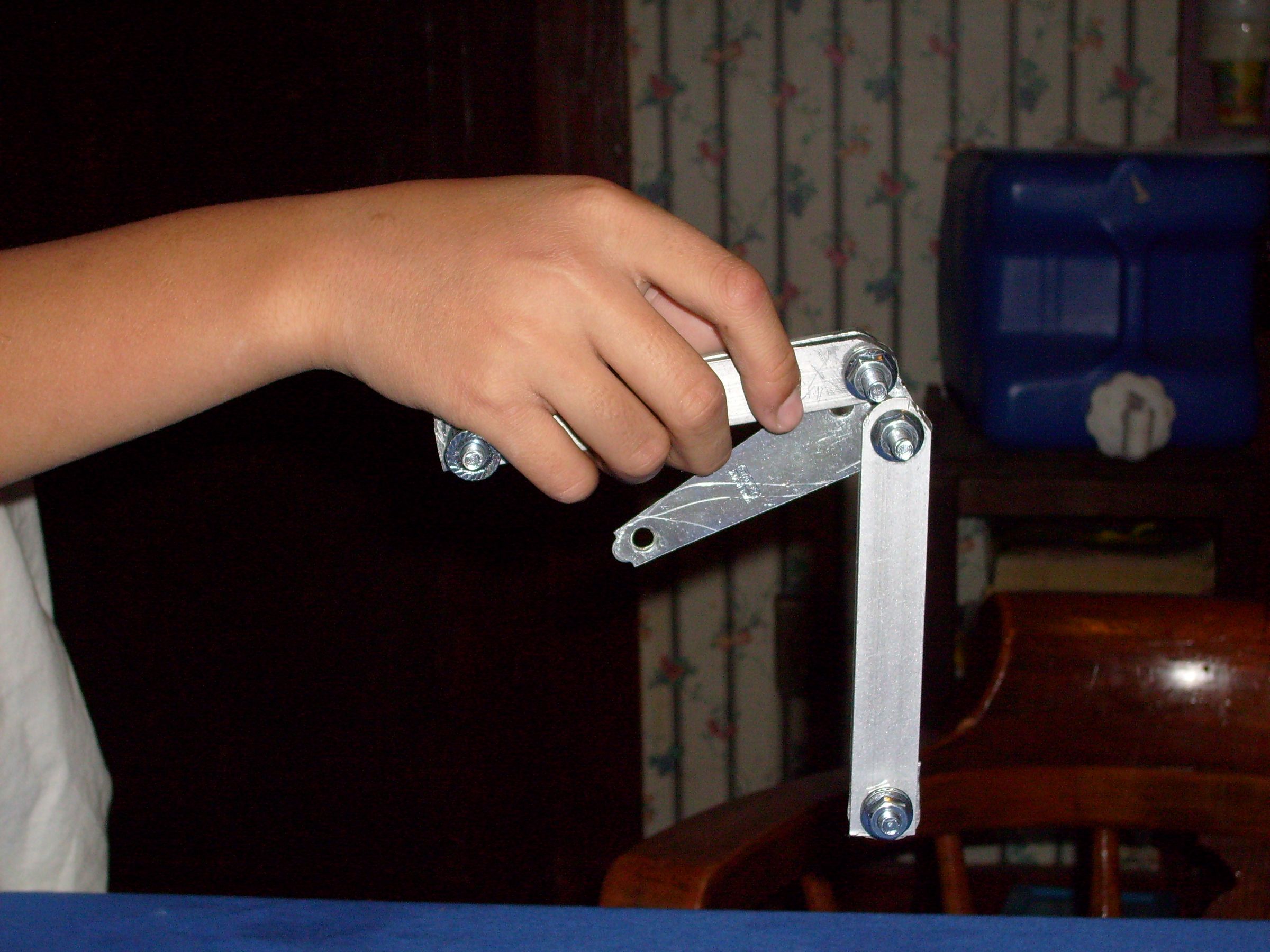 Balisong:Basic Open : 7 Steps - Instructables