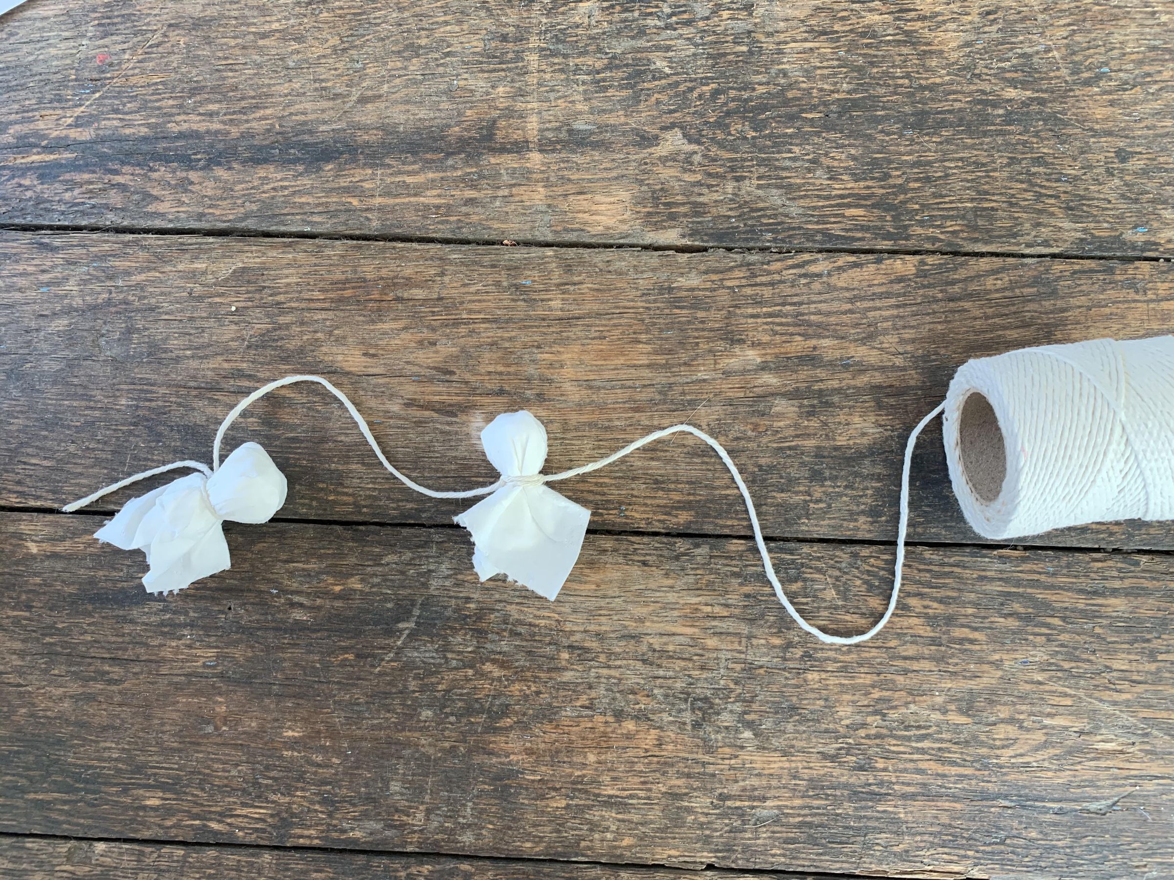 Simple Flying Toilet Paper Ghost Decoration : 5 Steps (with Pictures ...