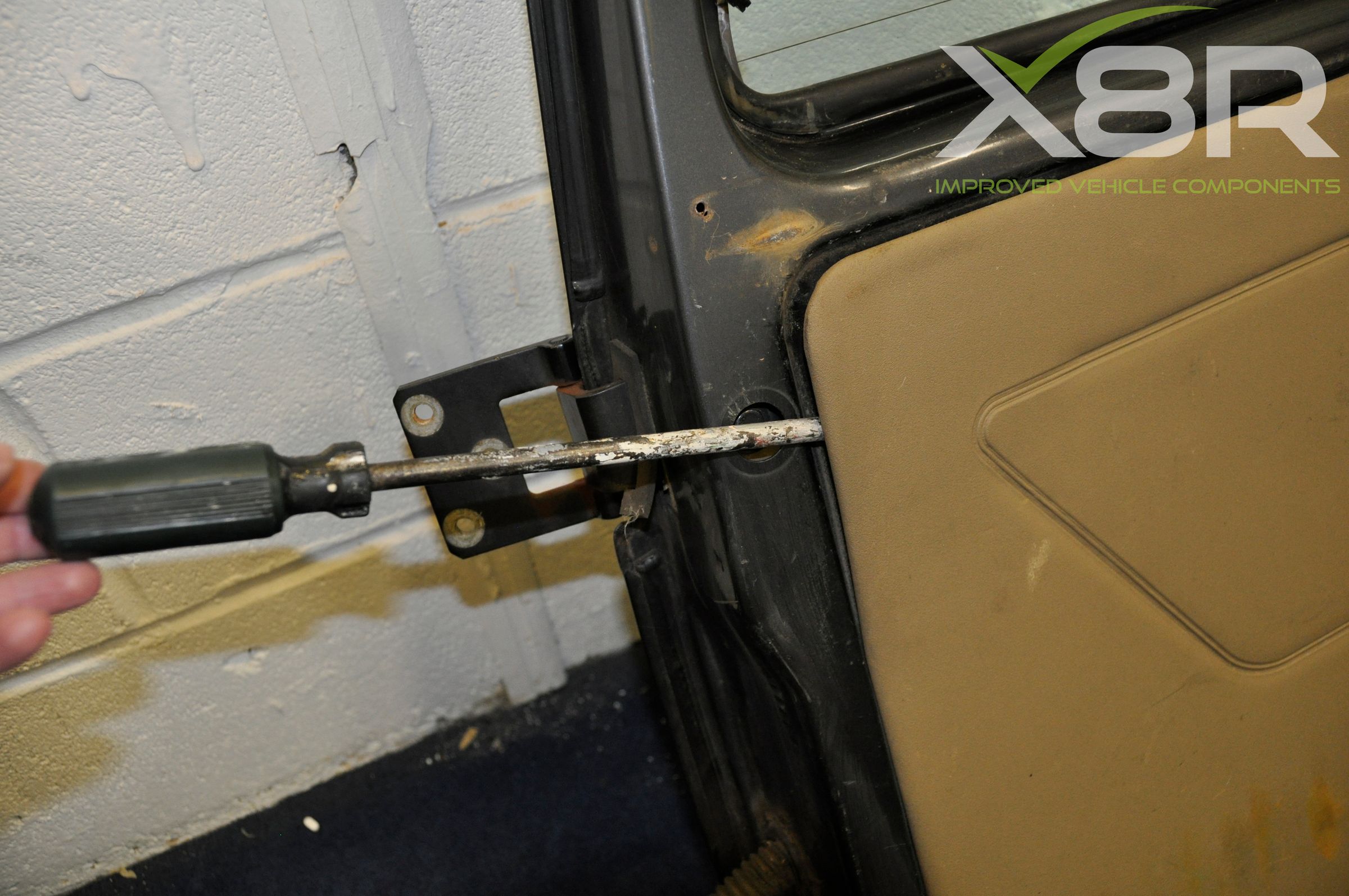 Fitting Our Replacement Door Lock Springs Land Rover Discovery 1 Range ...
