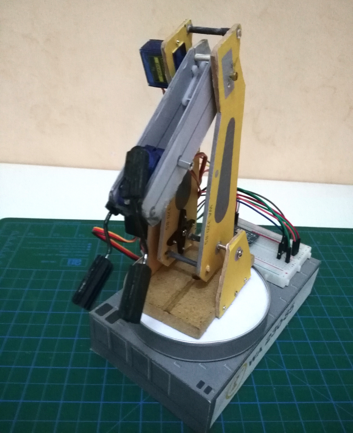 PC Controlled Robotic Arm : 9 Steps - Instructables