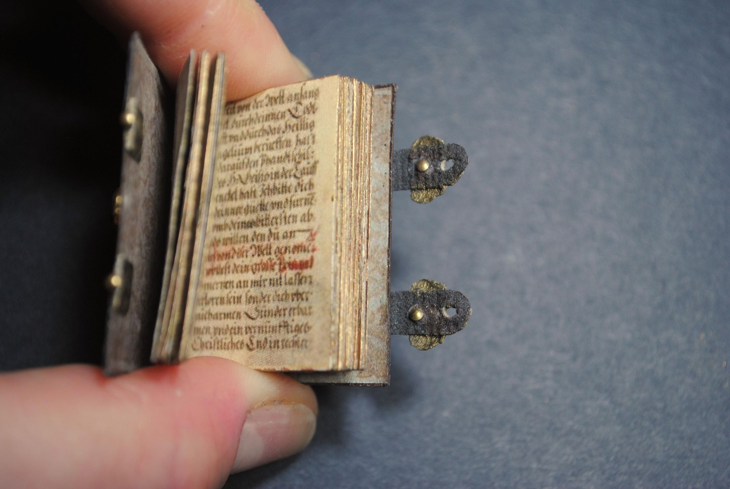 ️ How to Make Mini Books With Clasps & Chains - Video Tutorial & Free ...