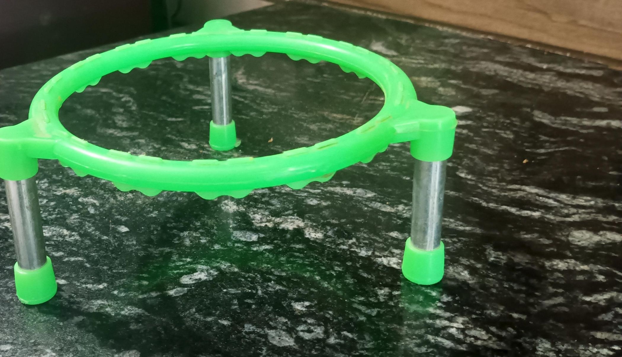 3Leg Stand for Kitchen PITCHER With Recycled Plastic and Aluminium ...