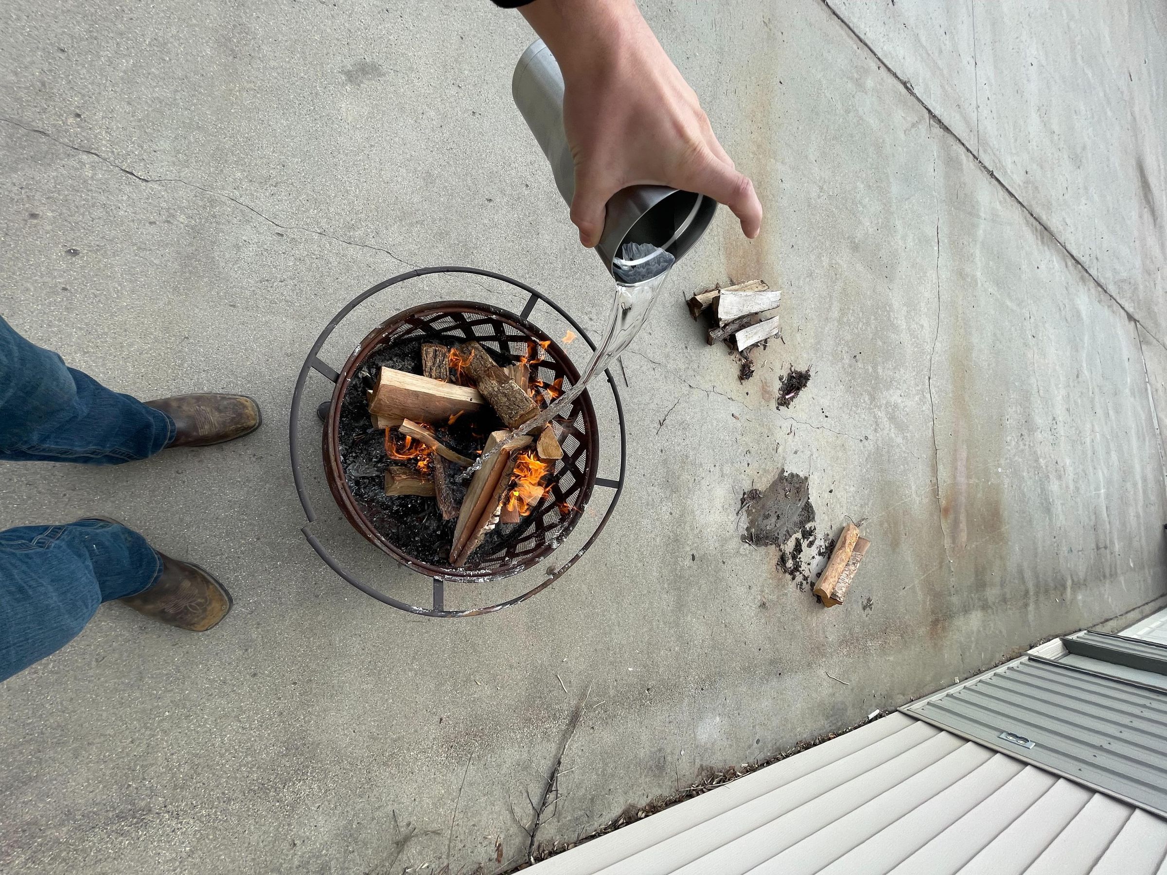 How to Build a Camp Fire : 4 Steps - Instructables