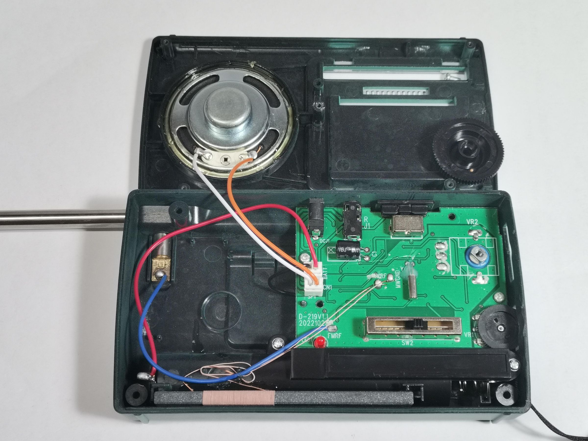 XHDATA D-219 Radio Short Review With Complete Disassembly : 5 Steps ...
