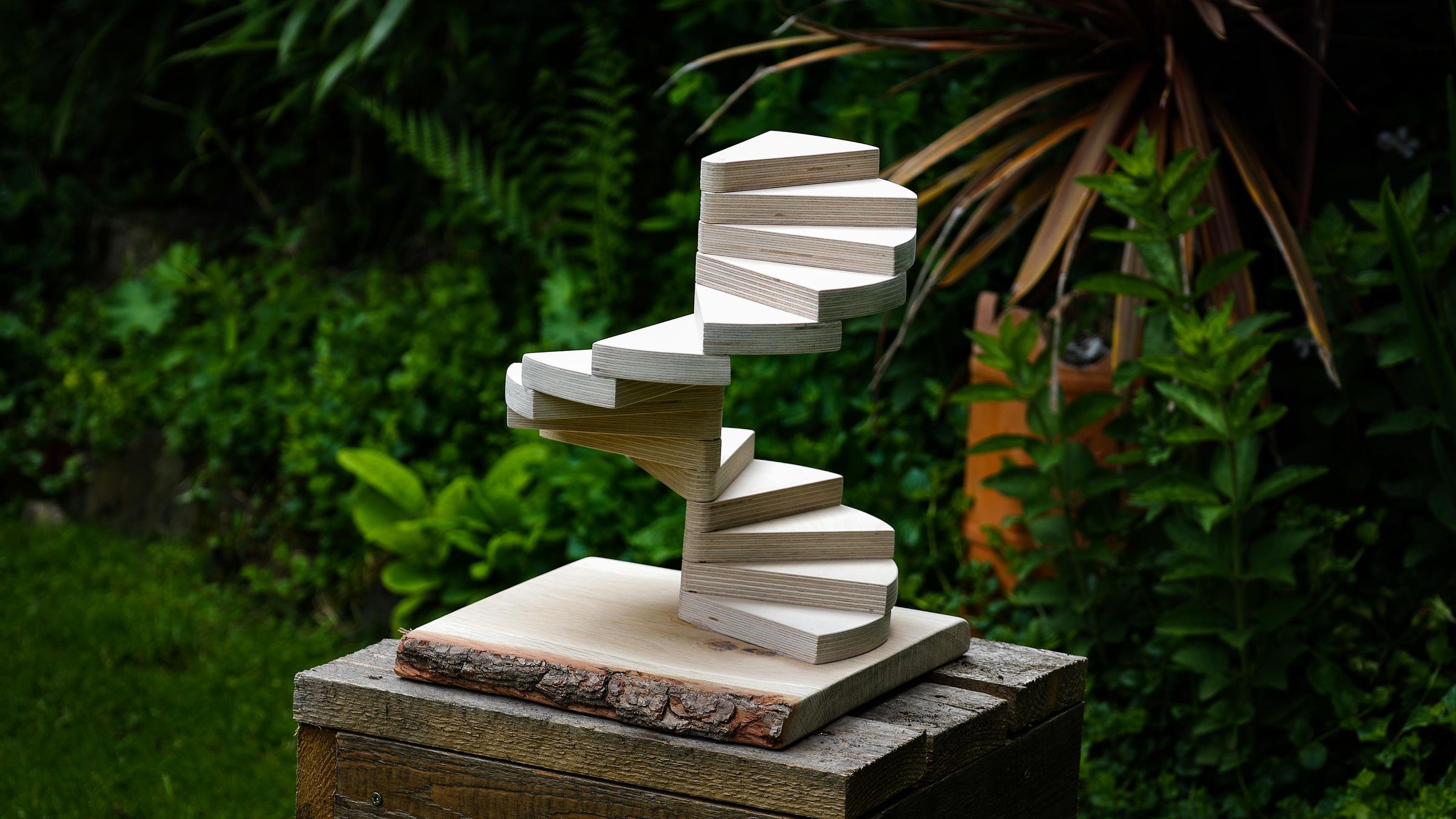 Plywood Spiral Staircase Display Stand : 4 Steps (with Pictures ...