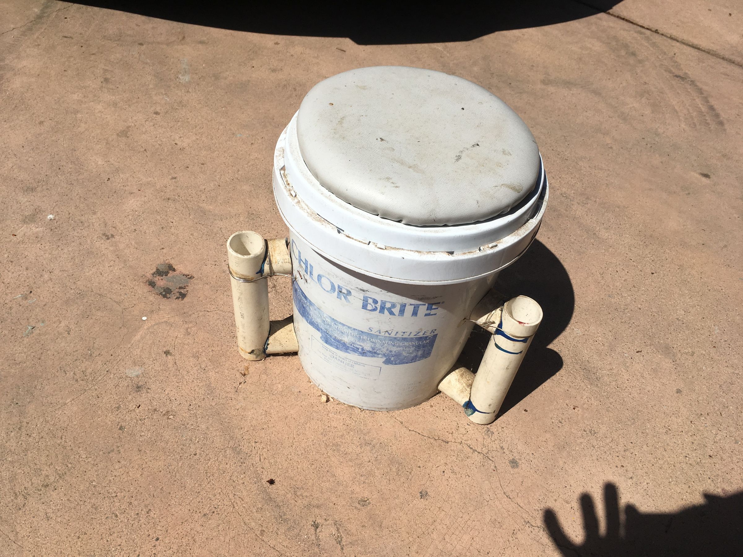 DIY Tackle Box Fishing Seat and Pole Holder From a 5 Gallon Bucket ...