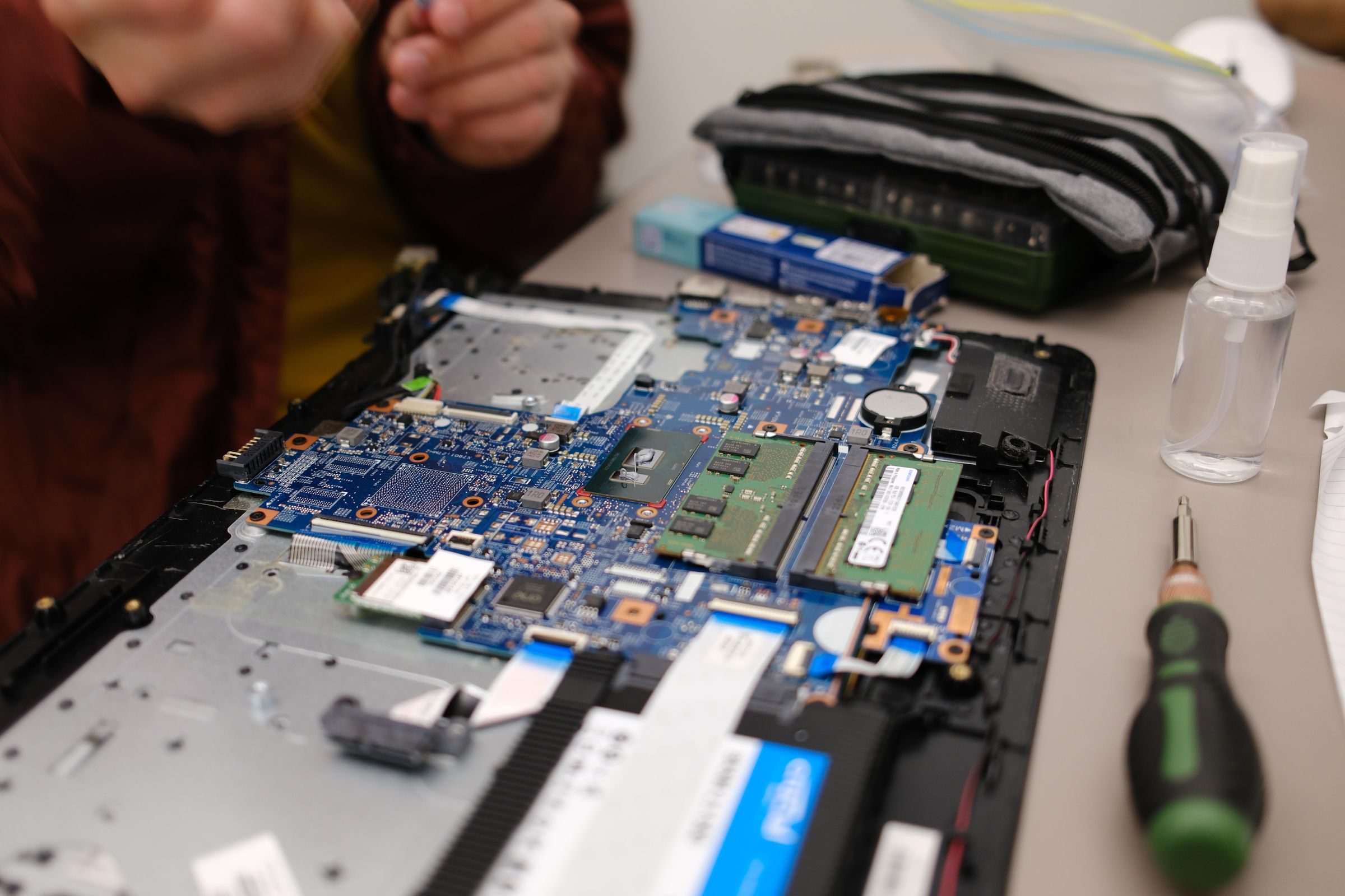 Replacing Thermal Paste on a Laptop : 11 Steps - Instructables