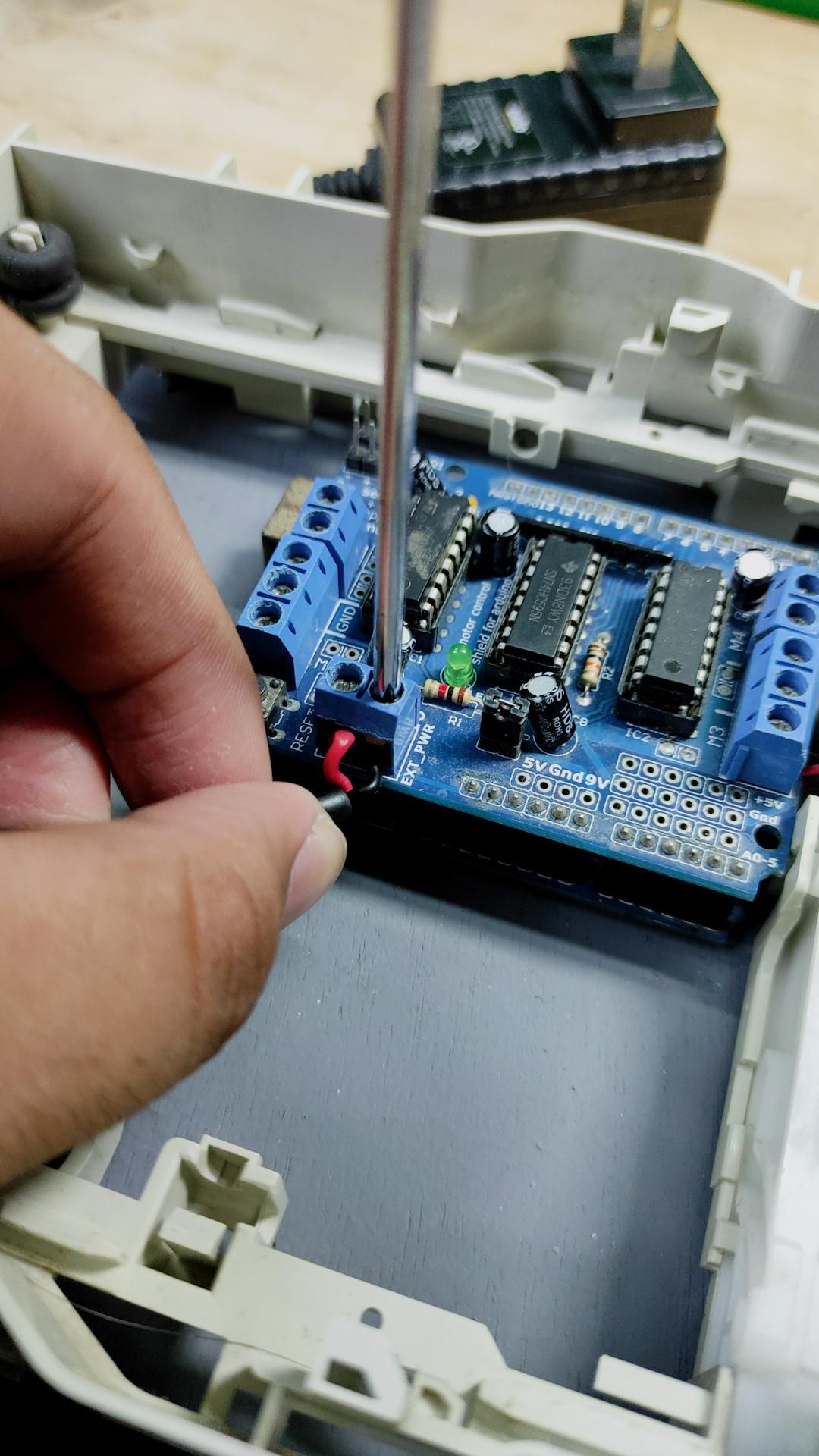 Homebrew PCB Shaker for Etching Using an Old DVD Rom! : 8 Steps (with Pictures) - Instructables