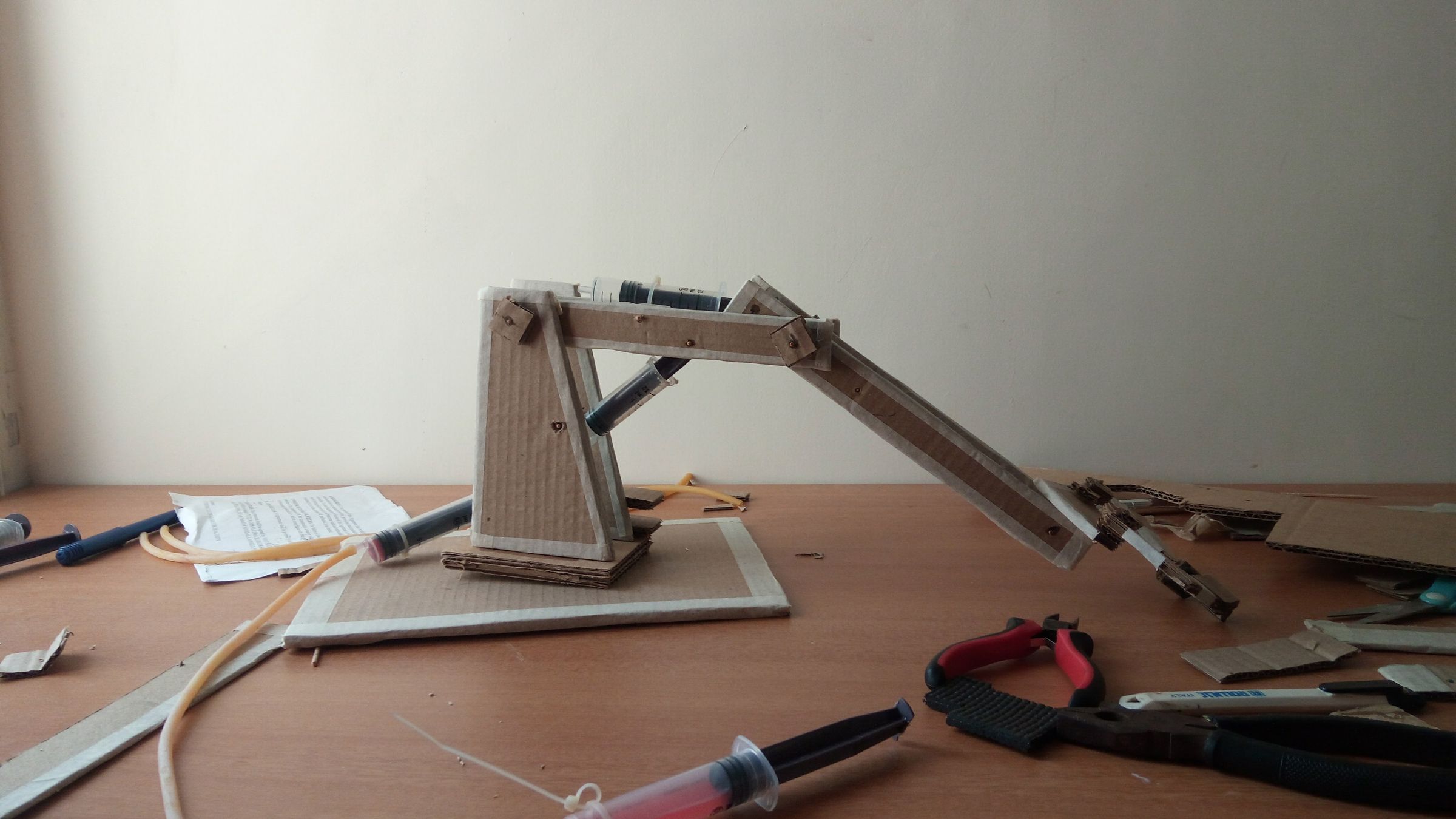 CARDBOARD Robotic Hydraulic Arm : 16 Steps (with Pictures) - Instructables