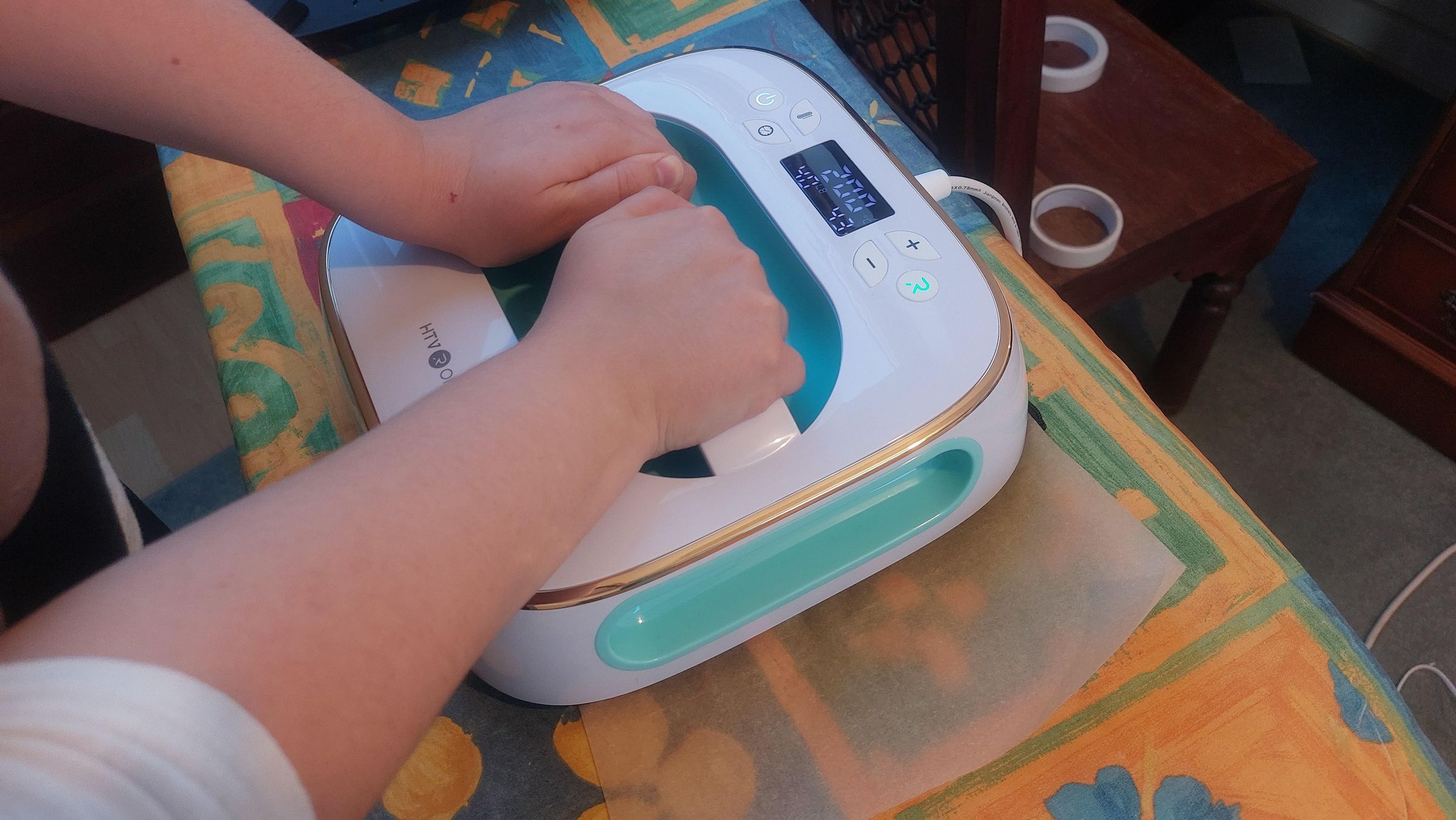 Beginner Heat Press Printing (HTVRONT Review) : 10 Steps (with Pictures ...