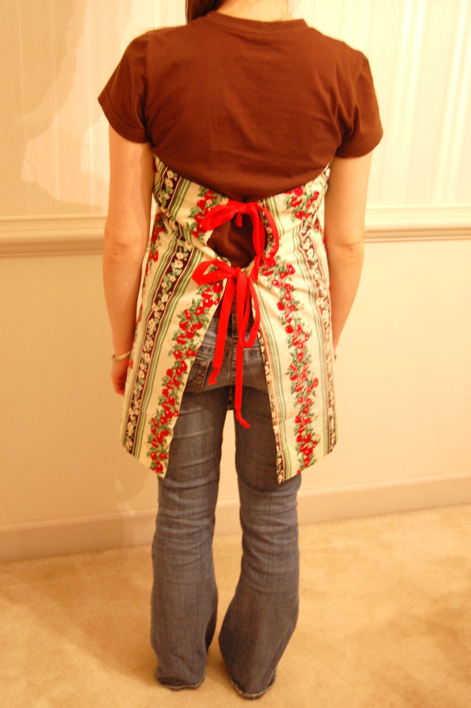 Adorable Apron in 10 Minutes! : 5 Steps - Instructables