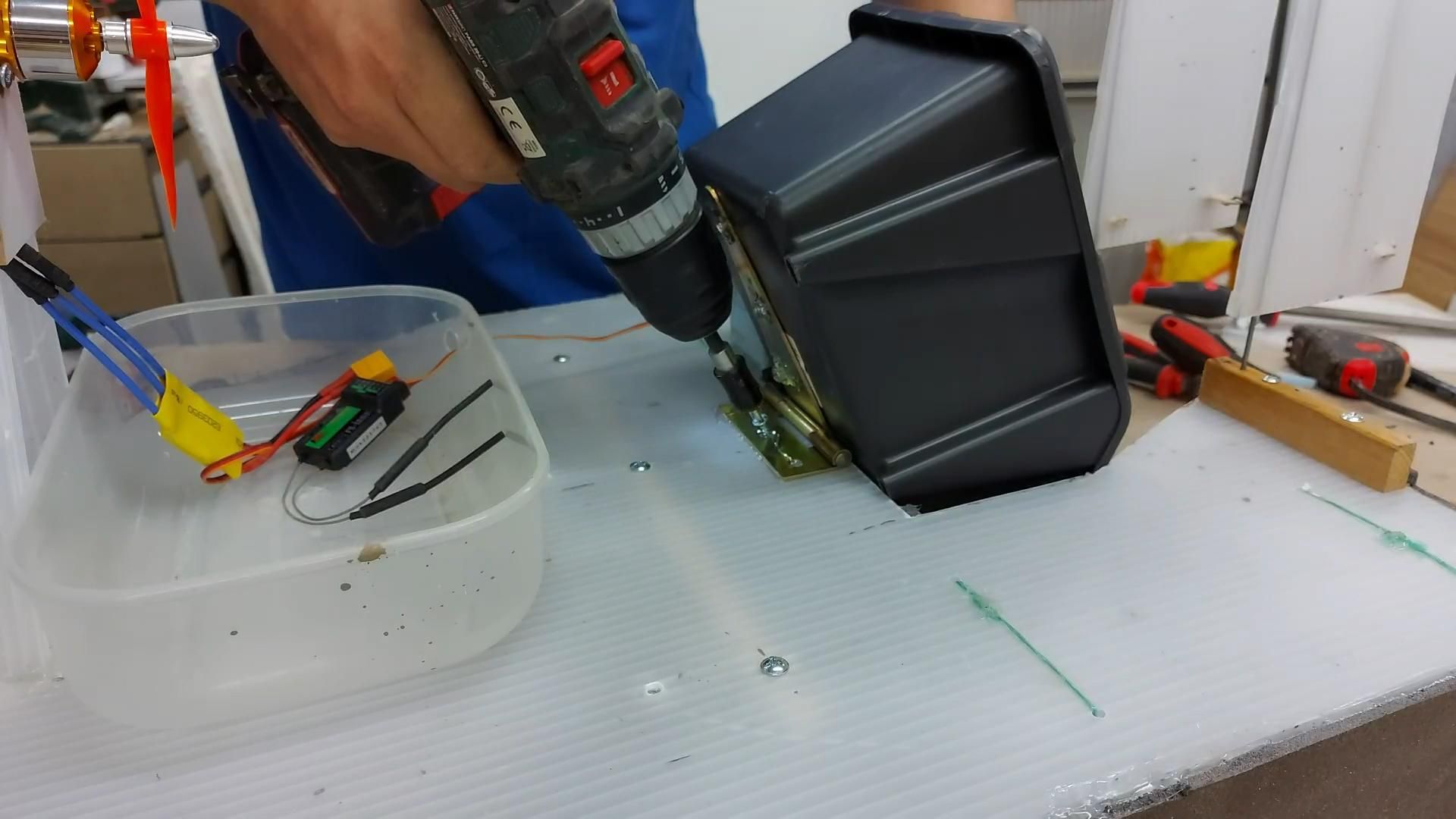 Building an RC Feeder Airboat for Fishing : 11 Steps (with Pictures ...