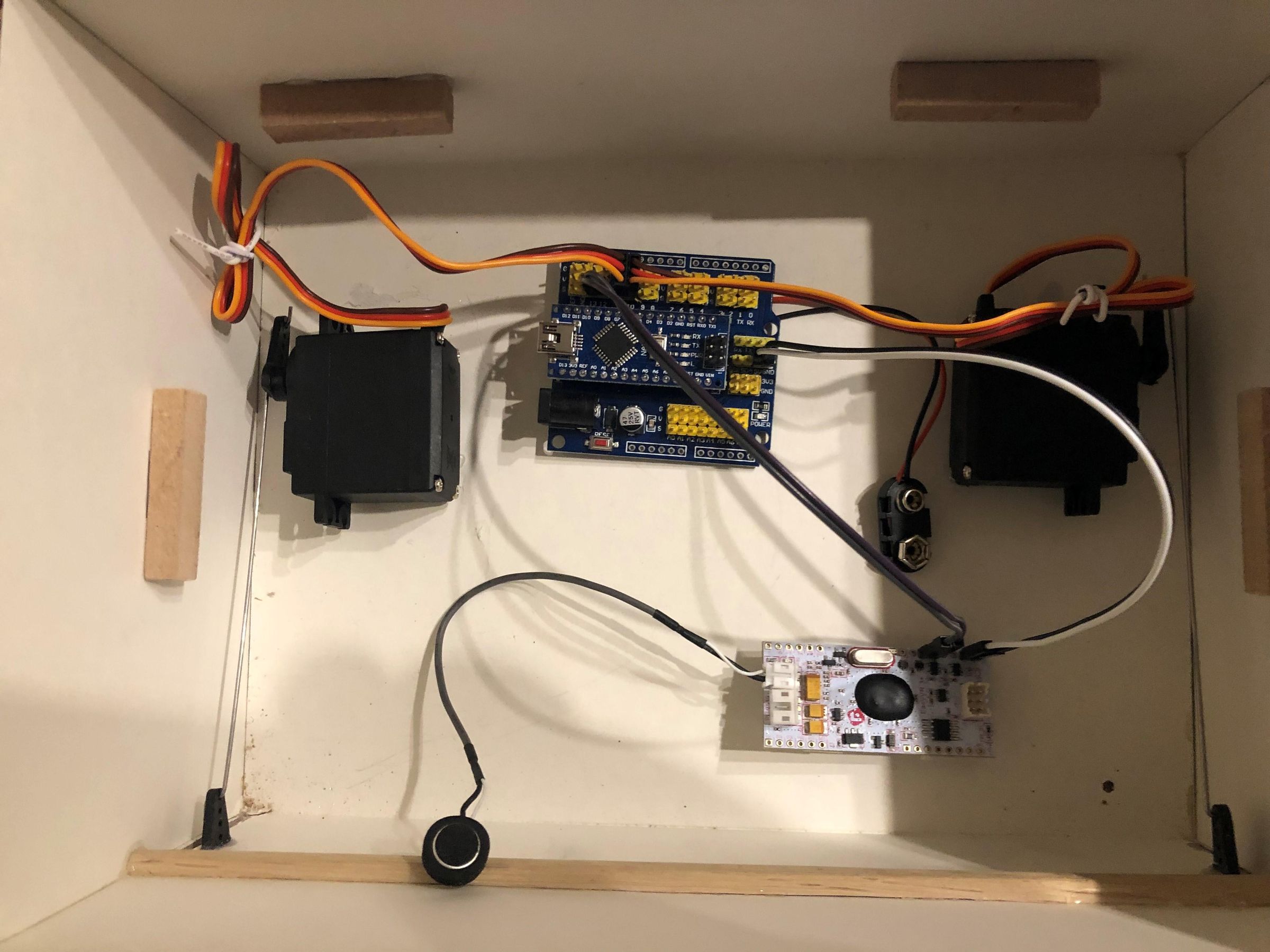 Arduino Secret Stash Chocolate Box With Easyvr3 and Servos : 5 Steps ...