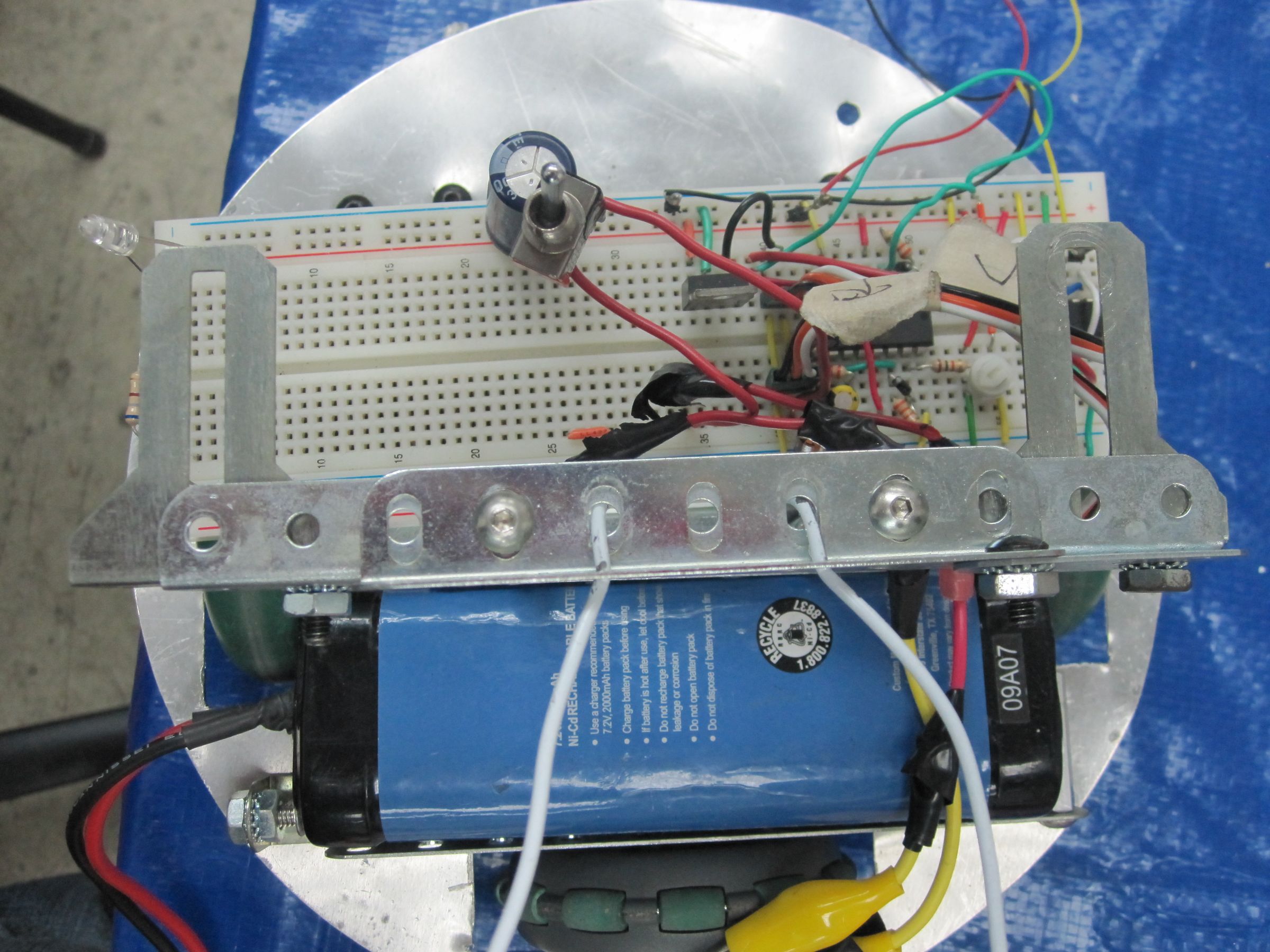 Wall Following Robot Using 555 Timer : 4 Steps - Instructables