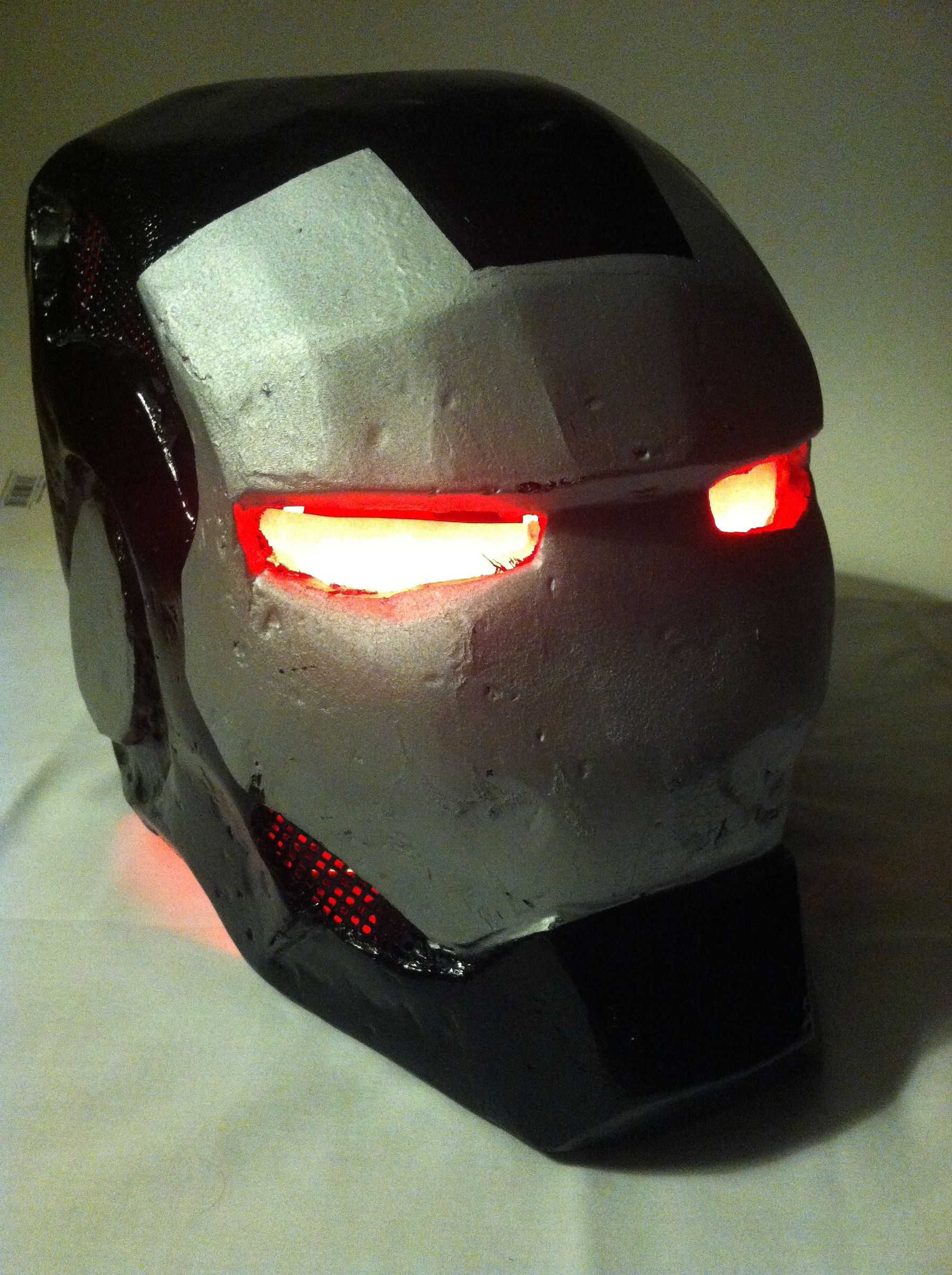 War Machine Helmet With LEDs : 7 Steps - Instructables