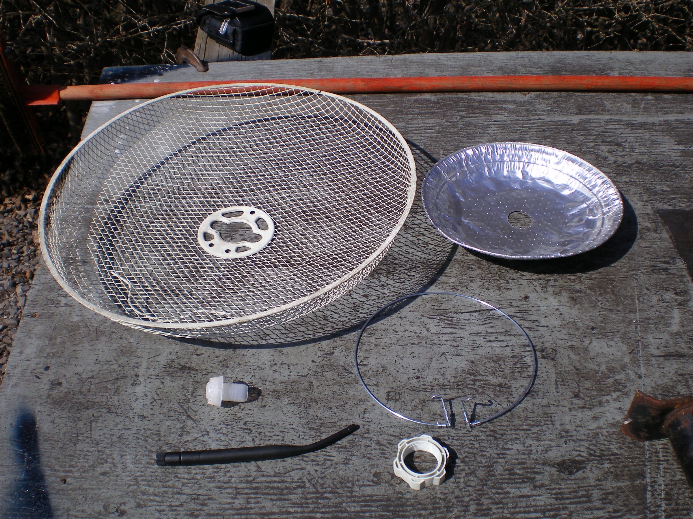 My Version of a Cheap Back Yard Wi-fi Internet Dish : 5 Steps ...
