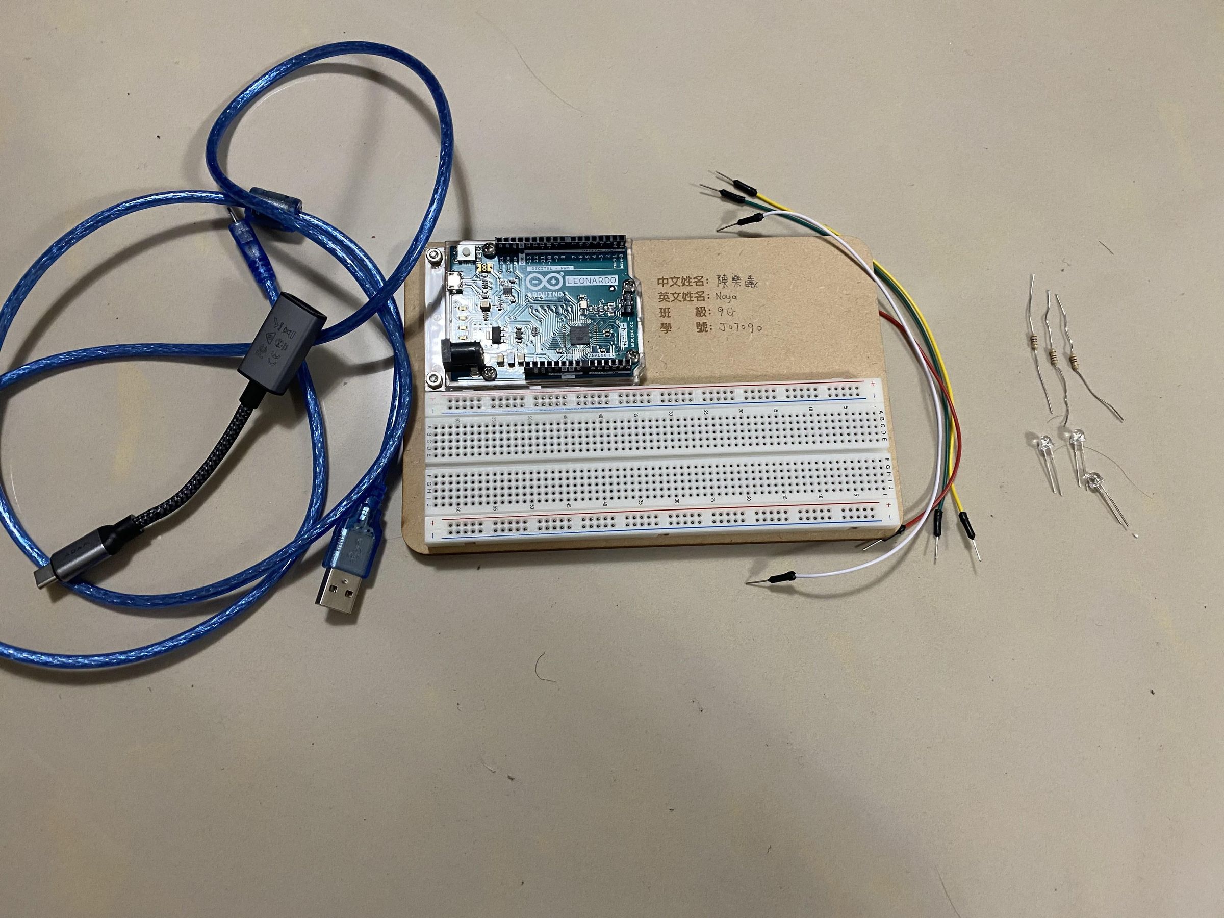 LED Traffic Light : 4 Steps - Instructables