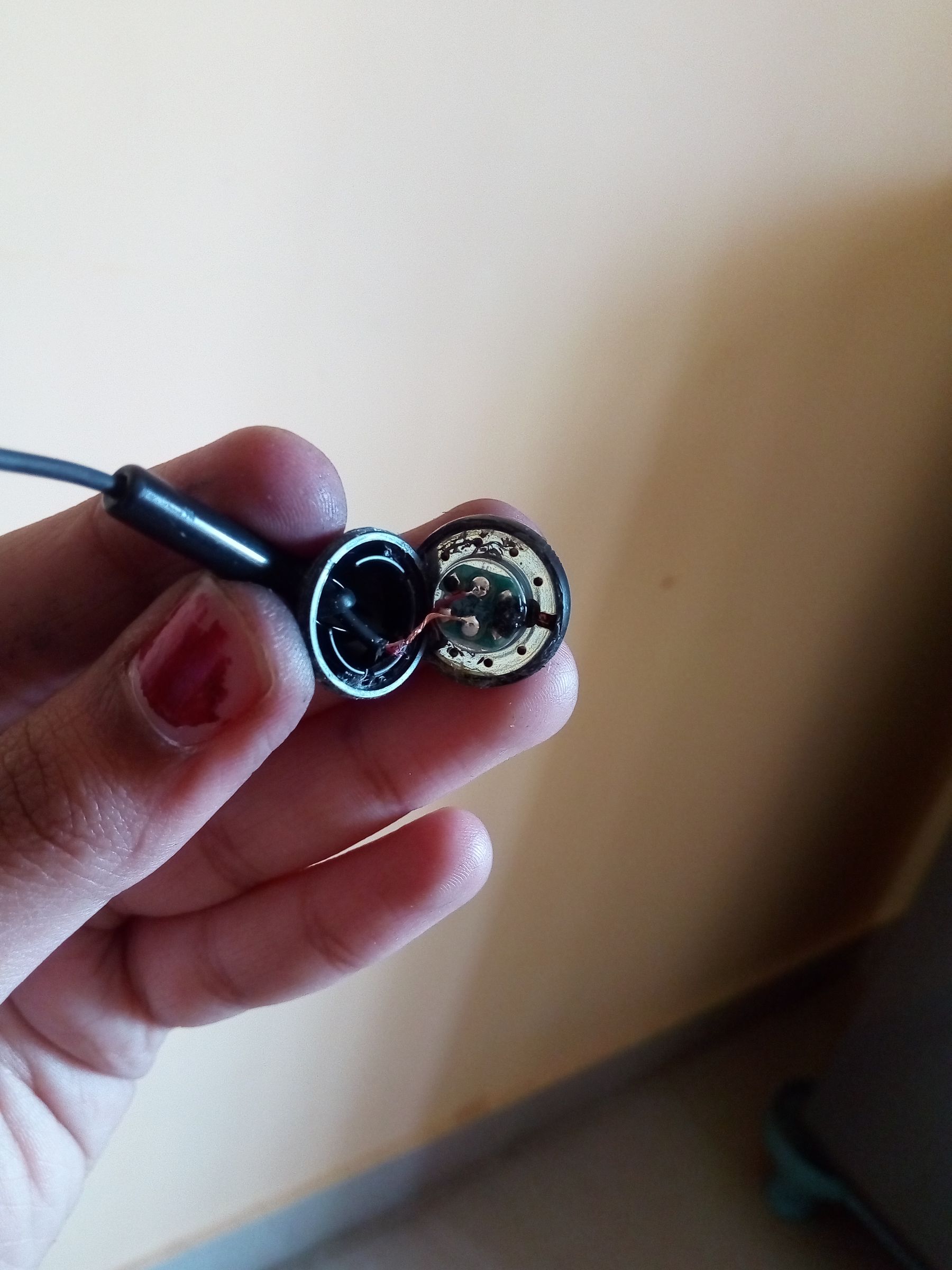DISMANTLE - EARPHONES : 5 Steps - Instructables