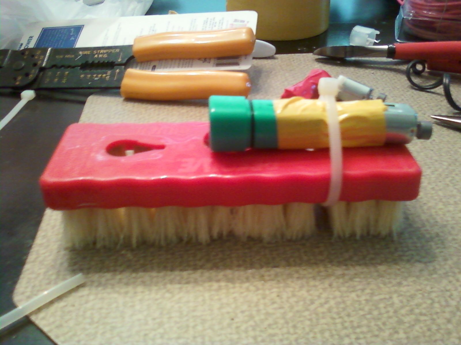 Wireless, Cheap Bristle Bot in Under Two Minutes : 5 Steps - Instructables