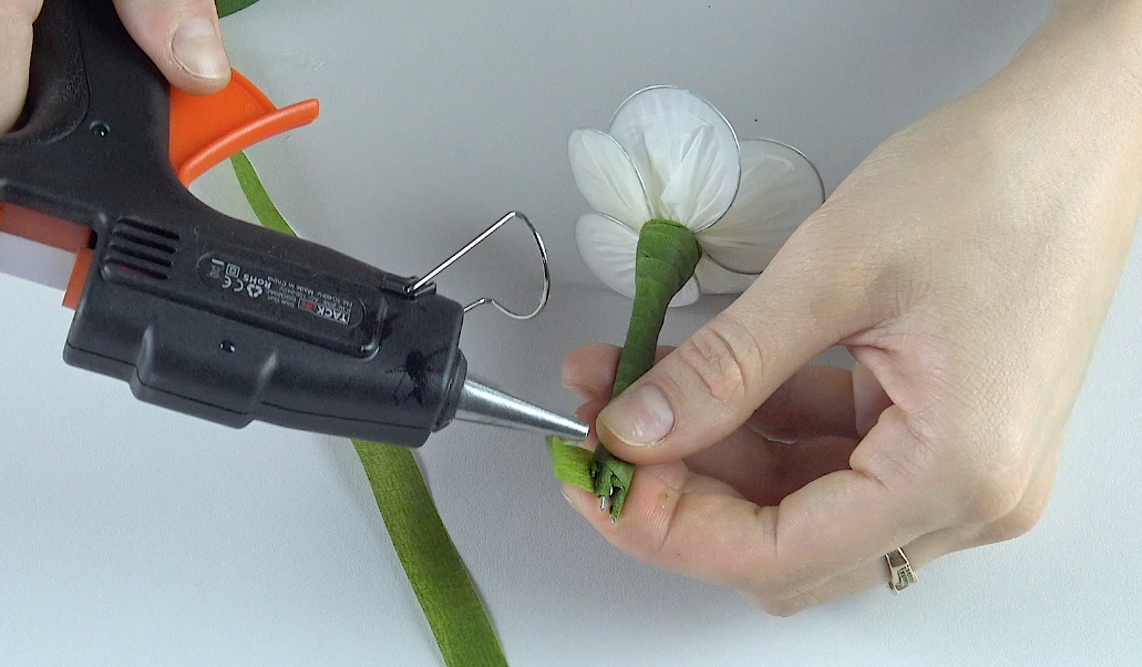 DIY Recycled Plastic Flowers - Easy Plastic Bag Crafts : 5 Steps (with ...