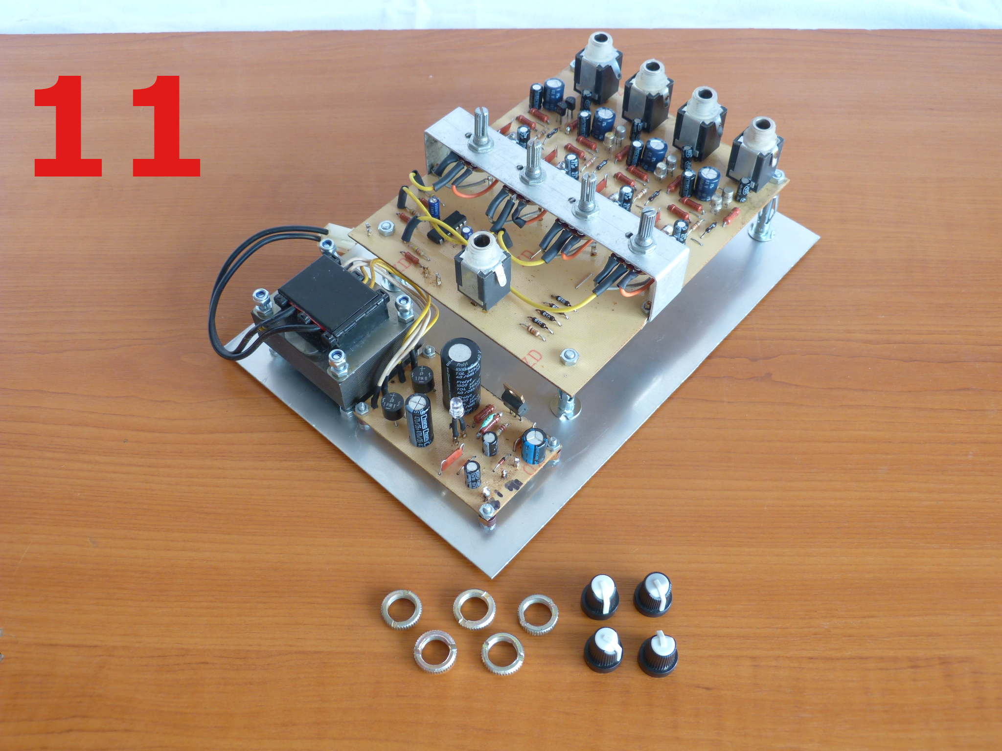 4 Microphones Mixer Preamplifier : 6 Steps (with Pictures) - Instructables